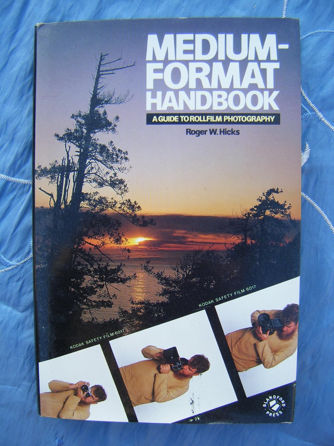 Medium-Format Handbook: A Guide to Rollfilm Photography: Hicks, Roger W ...