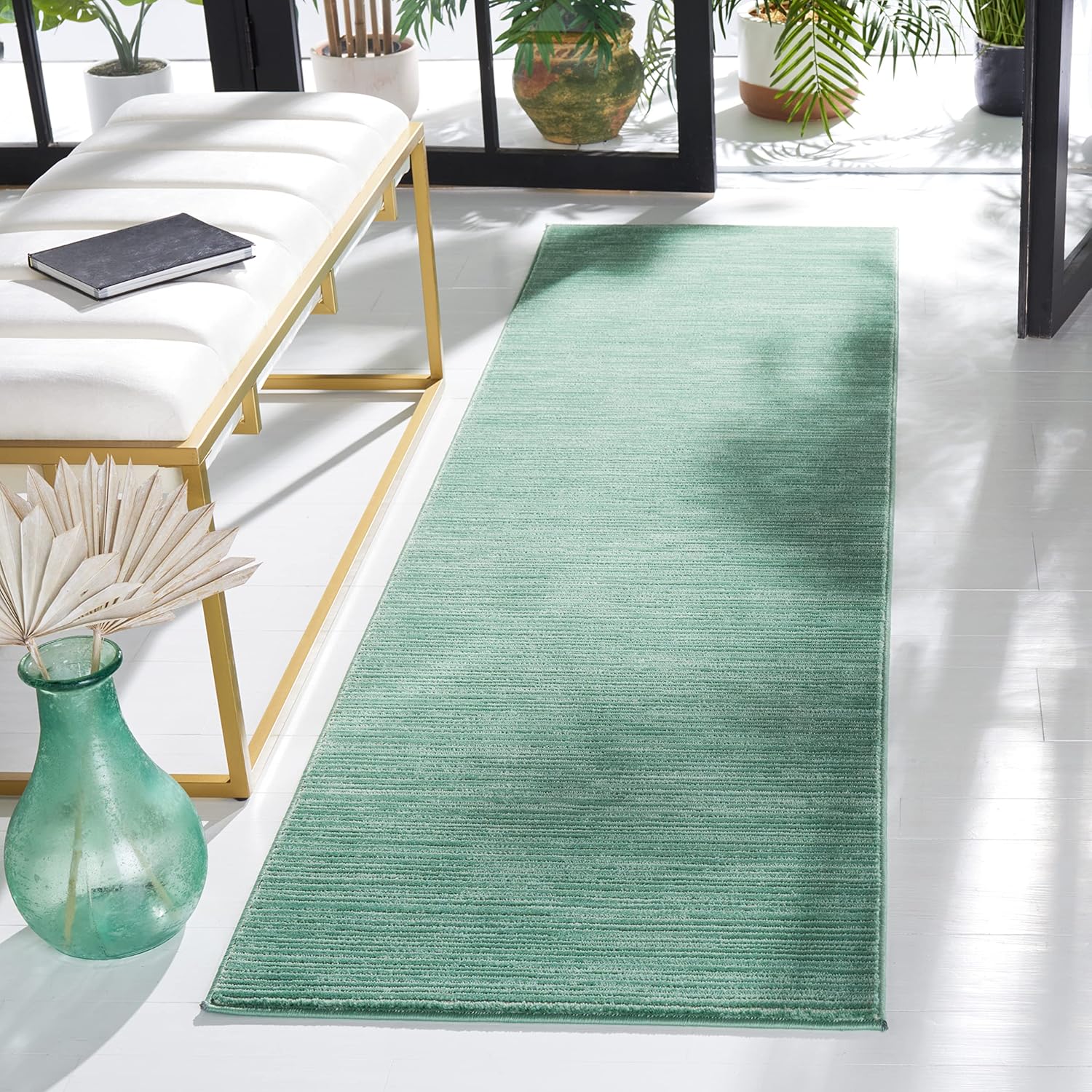 Amazon.com: SAFAVIEH Vision Collection Runner Rug - 2'2" x 6', Light ...