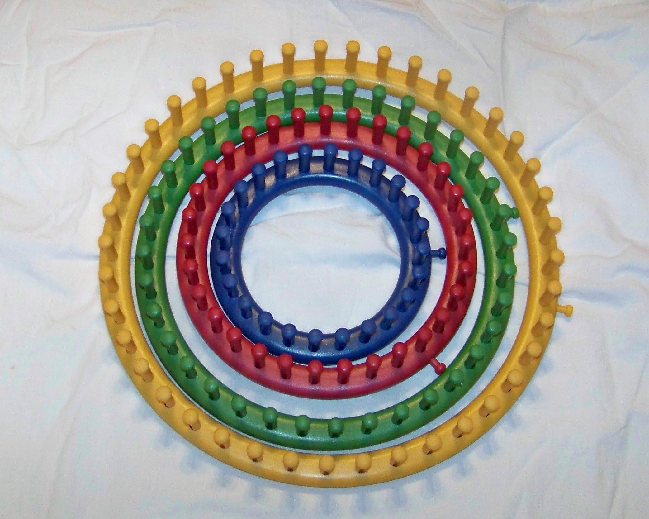 Amazon.com: Genuine Knifty Knitter Round Loom Set with 4 Looms, Hook & Bag