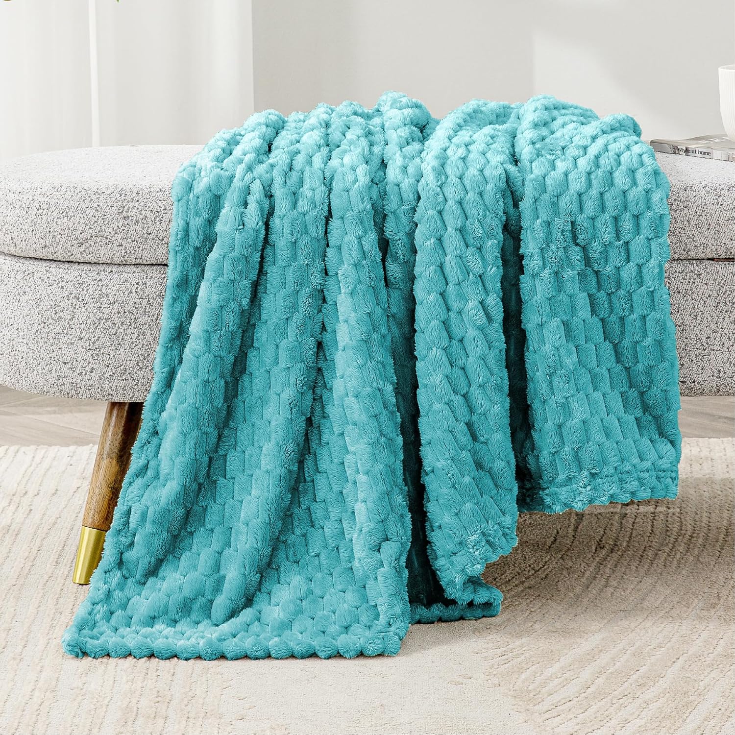 Amazon.com: BEDELITE Fleece Throw Blanket for Couch & Bed - 3D Jacquard ...