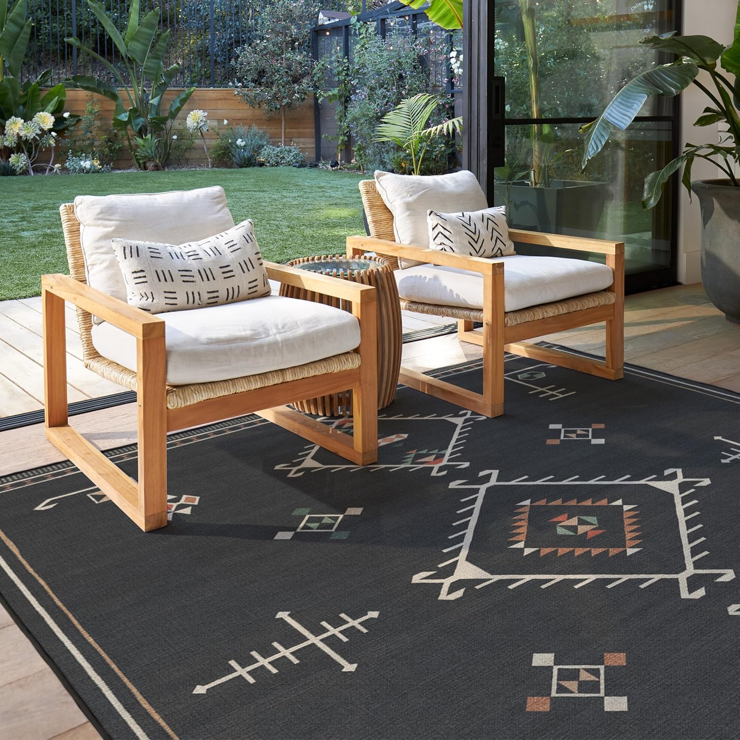 Amazon.com: RUGGABLE Washable Area Rug – Outdoor Damali Black ...