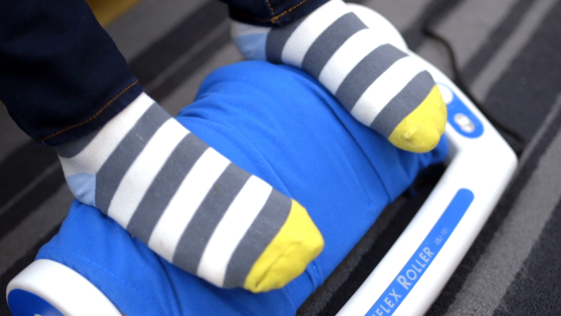 Watch Daiwa Felicity Electric Shiatsu Foot Roller Reflex Roller﹙USJ-101 ...