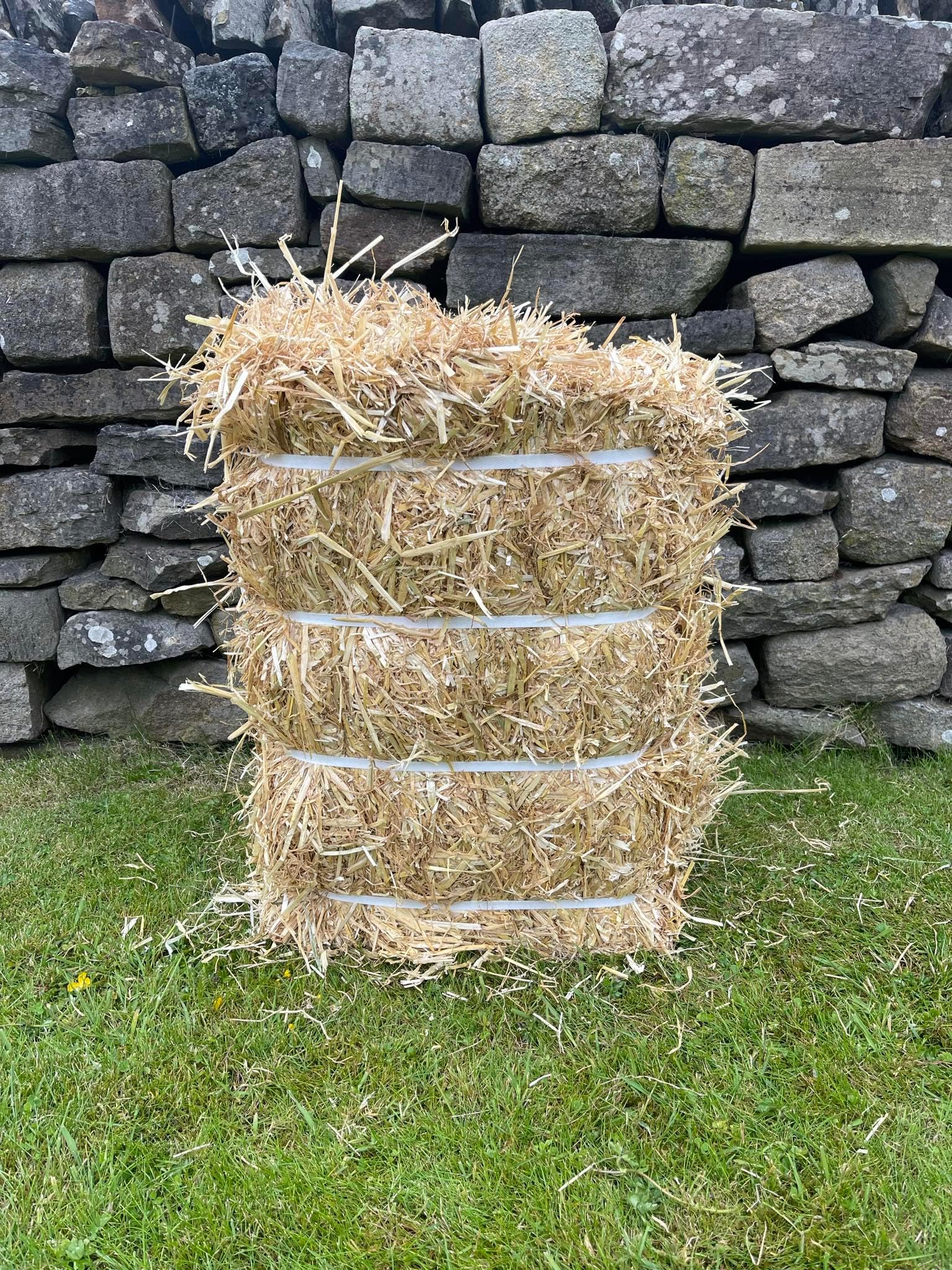 Shorefields Wheat Straw Full Bale - Animal Bedding for Horses, Rabbits ...