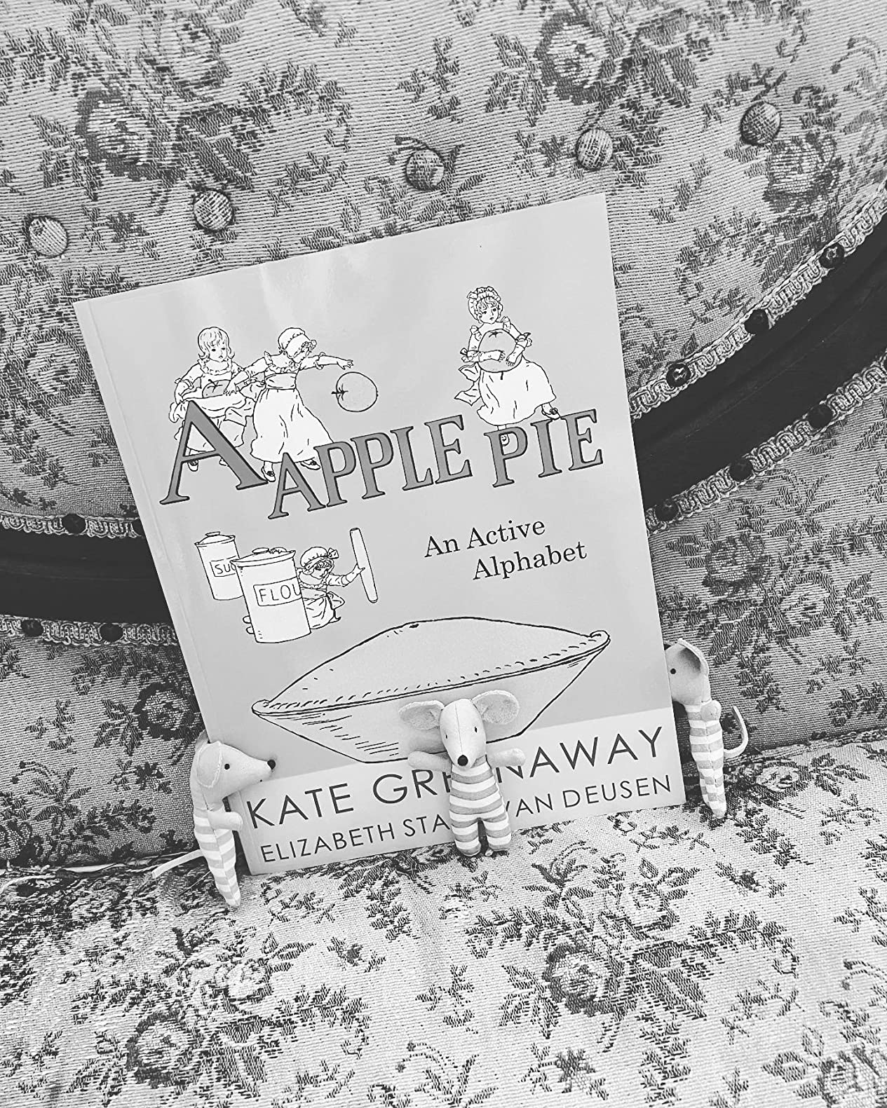 A Apple Pie: An Active Alphabet - Kindle edition by Van Deusen ...