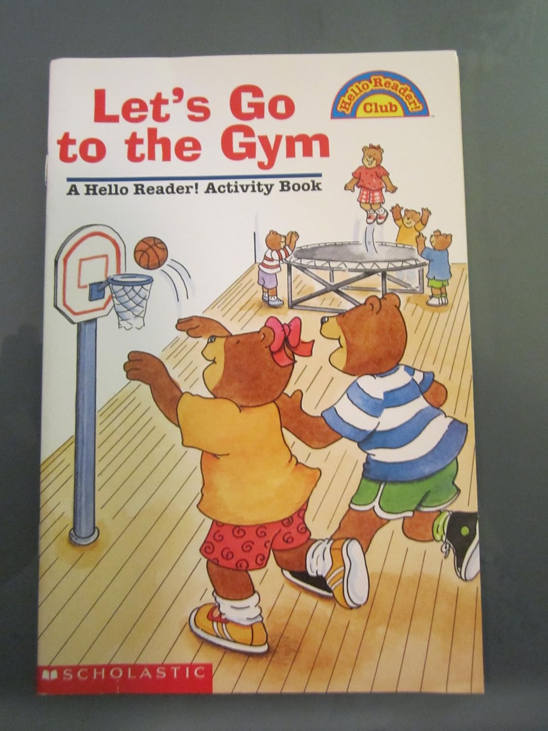 Let's Go to the Gym (A Hello Reader! Activity Book): Amy Canning ...