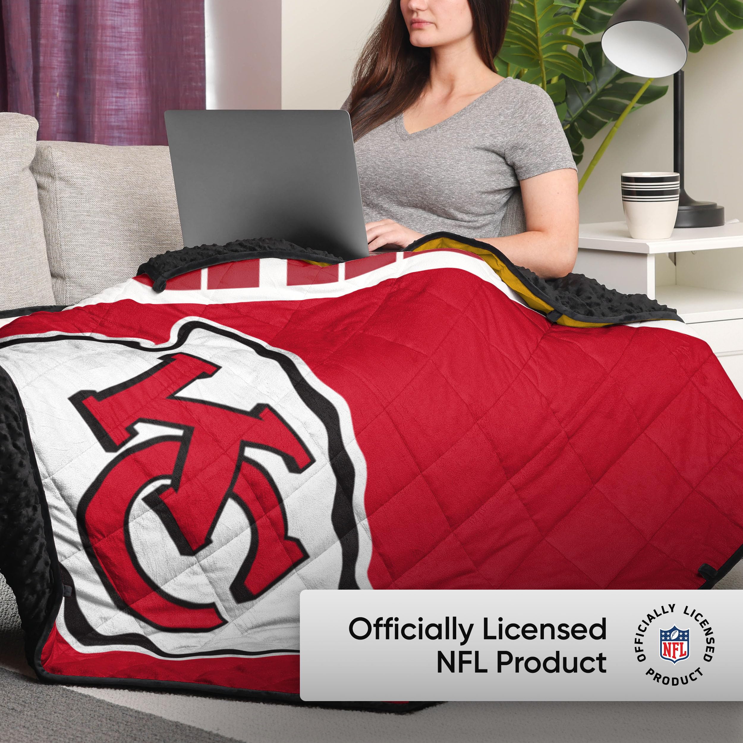 Snapklik.com : Kansas City Chiefs NFL Team Color Wordmark Weighted Blanket