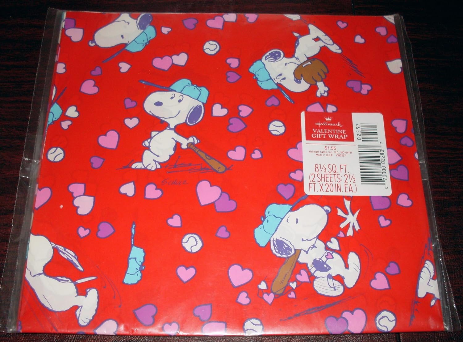 Amazon.com: Hallmark Peanuts Snoopy Gift Wrapping Paper : Health ...
