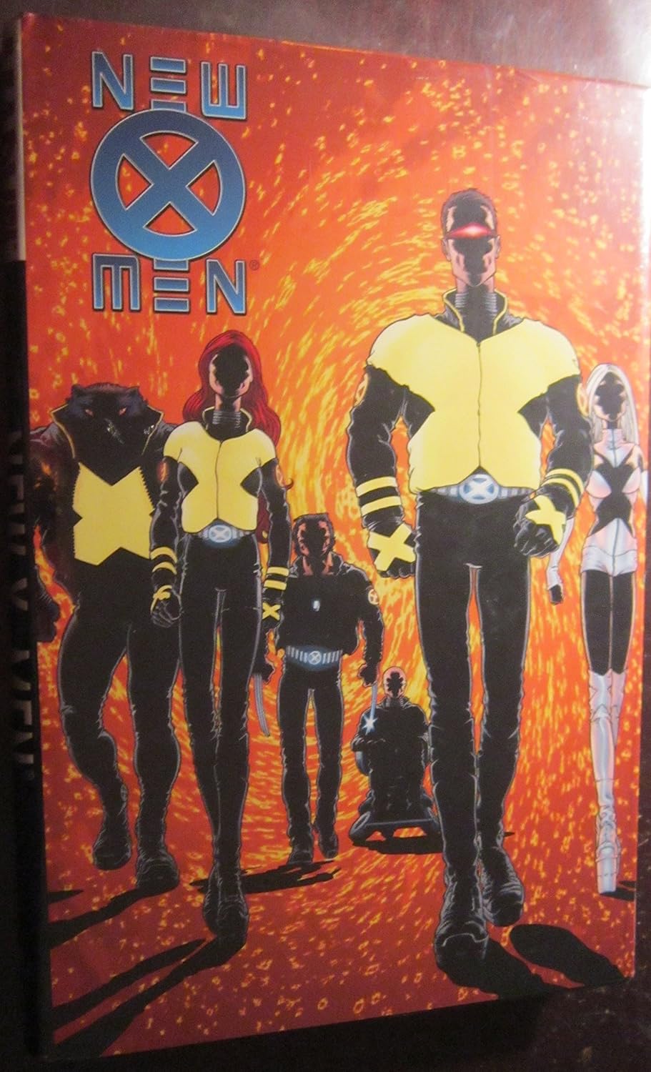 Amazon.com: New X-Men, Vol. 1: 9780785109648: Morrison, Grant: Books