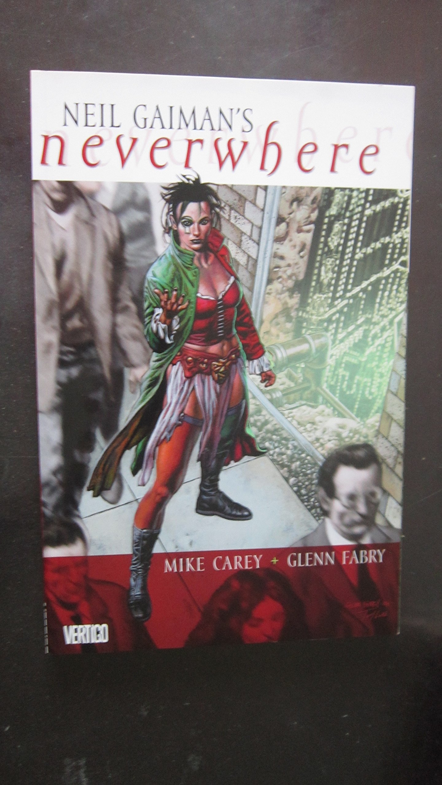 Neil Gaiman's Neverwhere: Amazon.co.uk: Carey, Mike, Fabry, Glenn ...