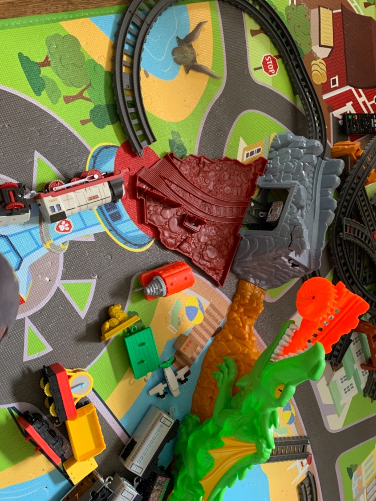 Fisher-Price Thomas & Friends Bridge Lift Thomas & Skiff train set with ...