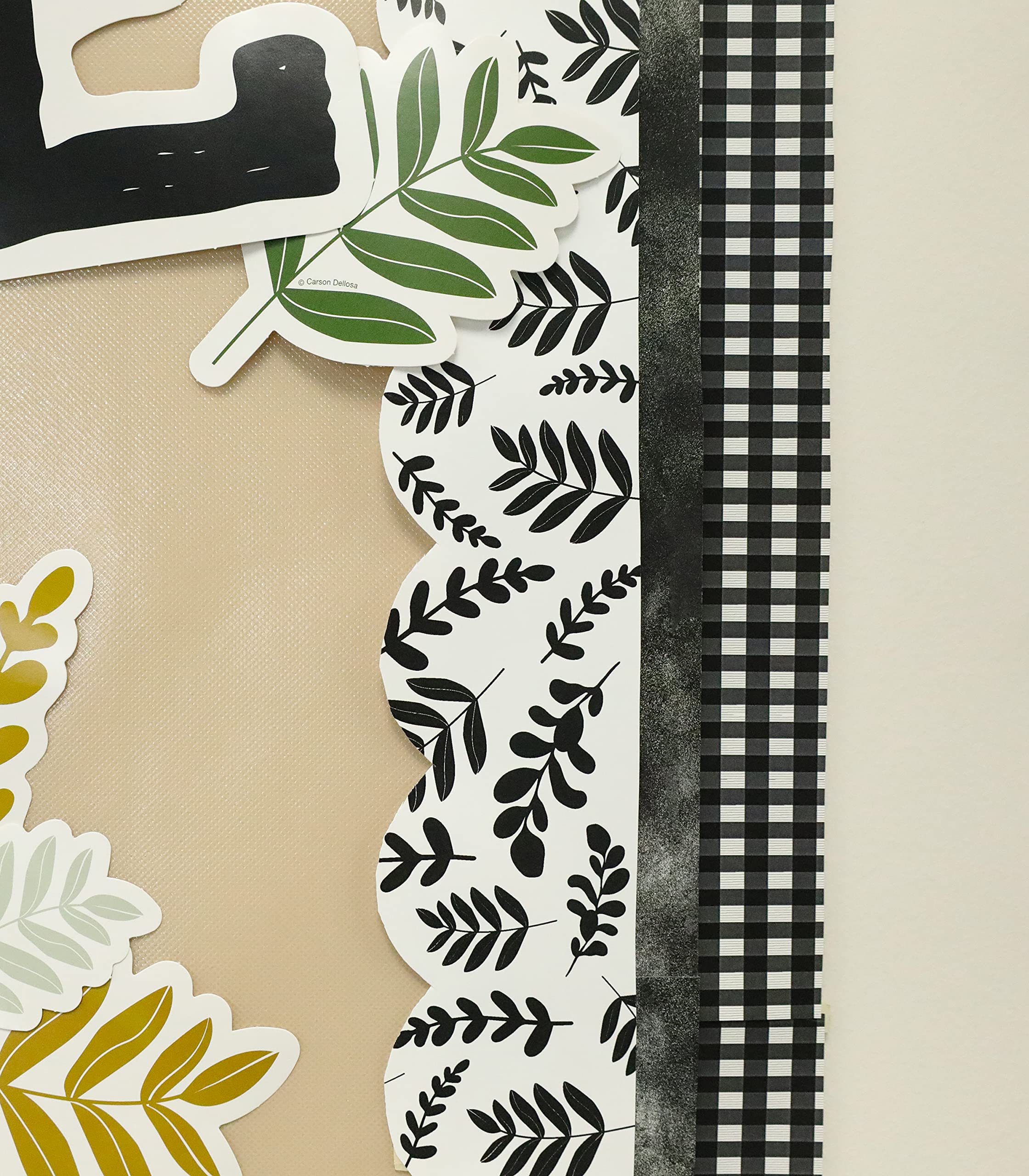 Snapklik.com : Carson Dellosa Farmhouse 65 Ft Scalloped Gingham Black ...