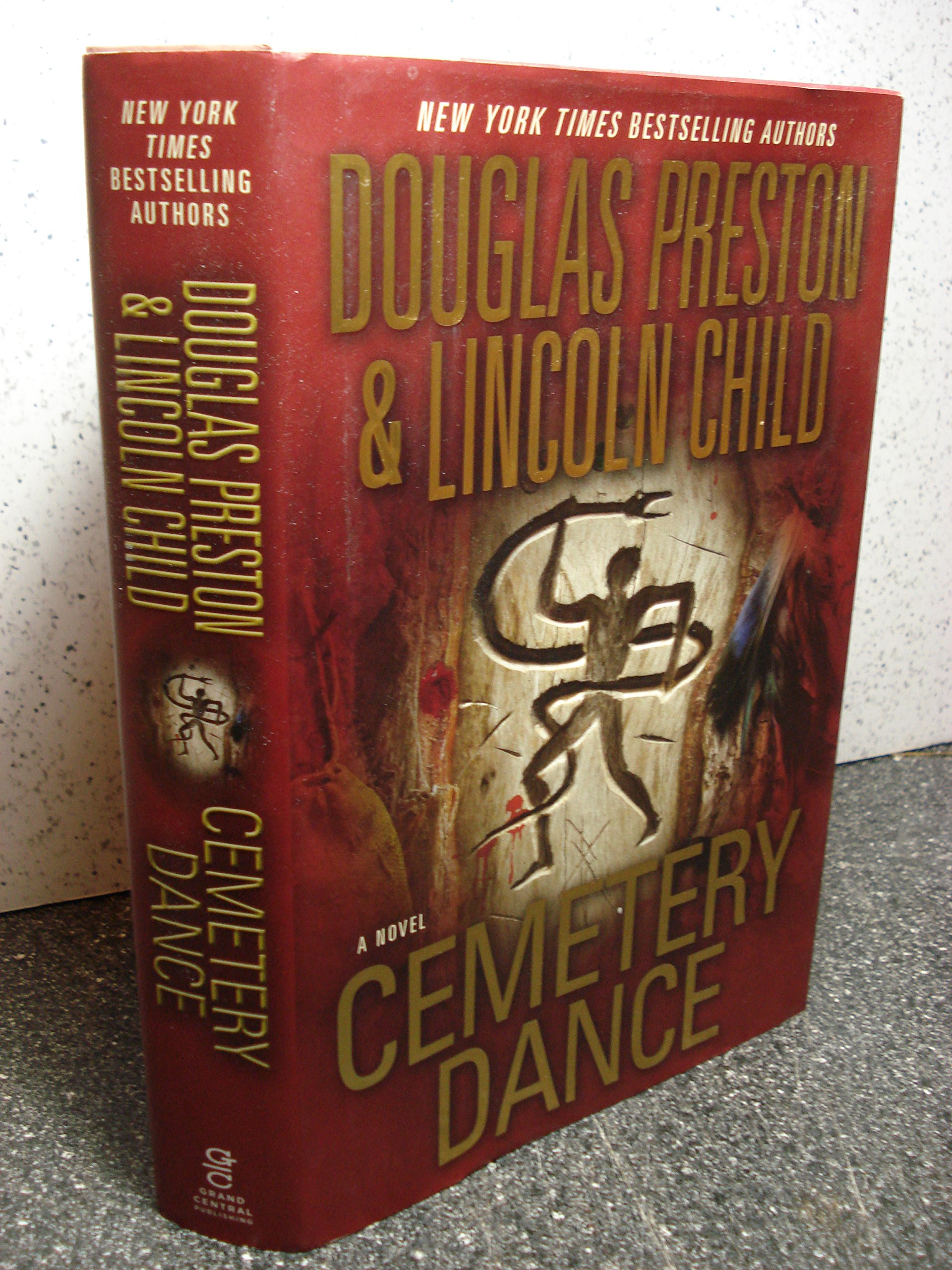 Amazon.com: Cemetery Dance: 9780446580298: Preston, Douglas, Child ...