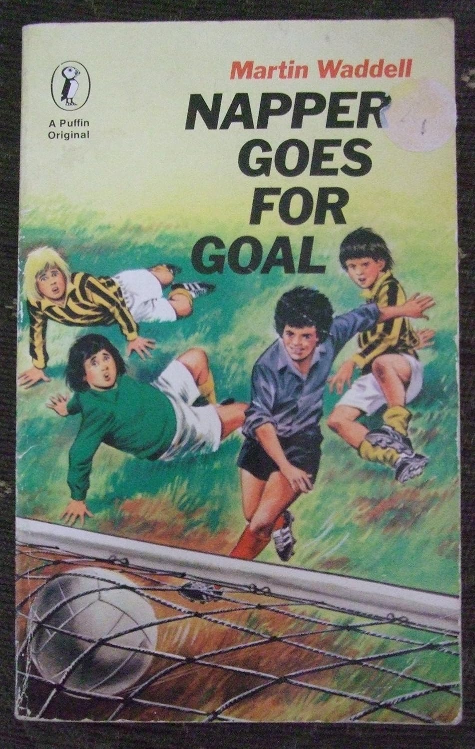 Napper Goes For Goal: Waddell, Martin, Barrie, Mitchell: 9780140313185 ...