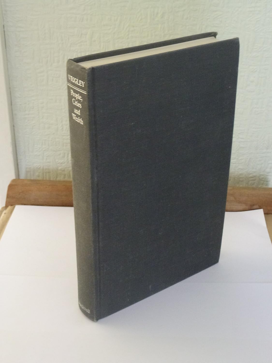 People, cities, and wealth: The transformation of traditional society ...