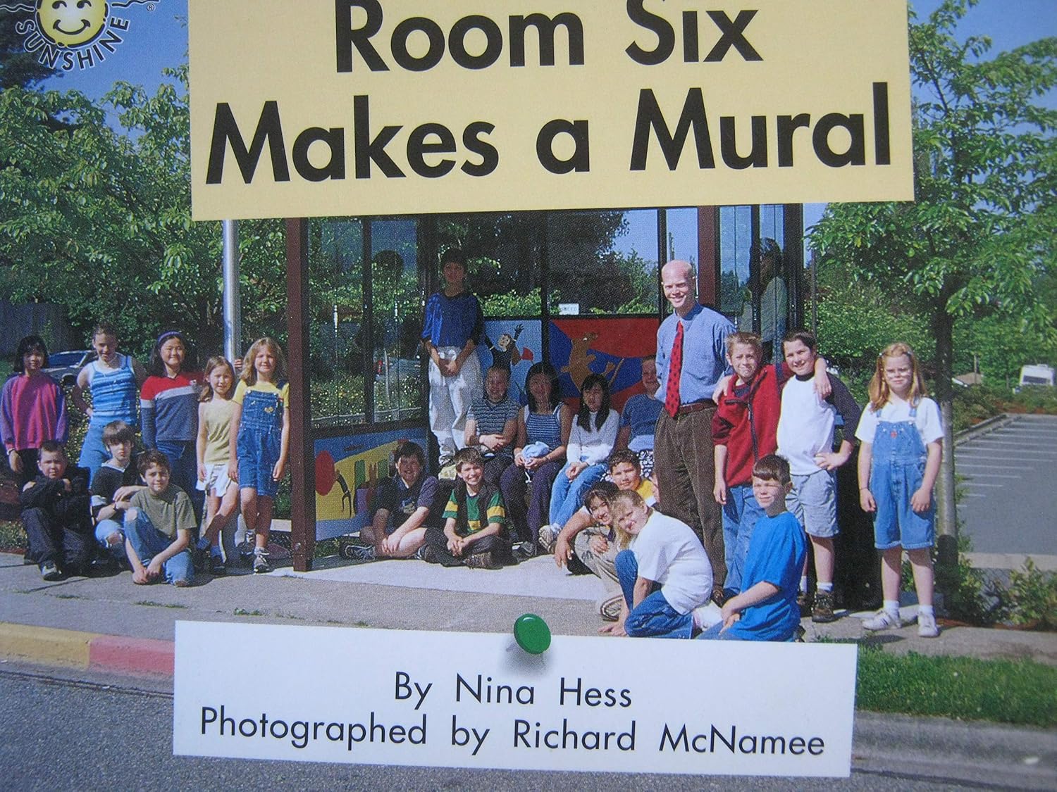 Room six makes a mural (Sunshine. Emergent, Level D): Hess, Nina ...