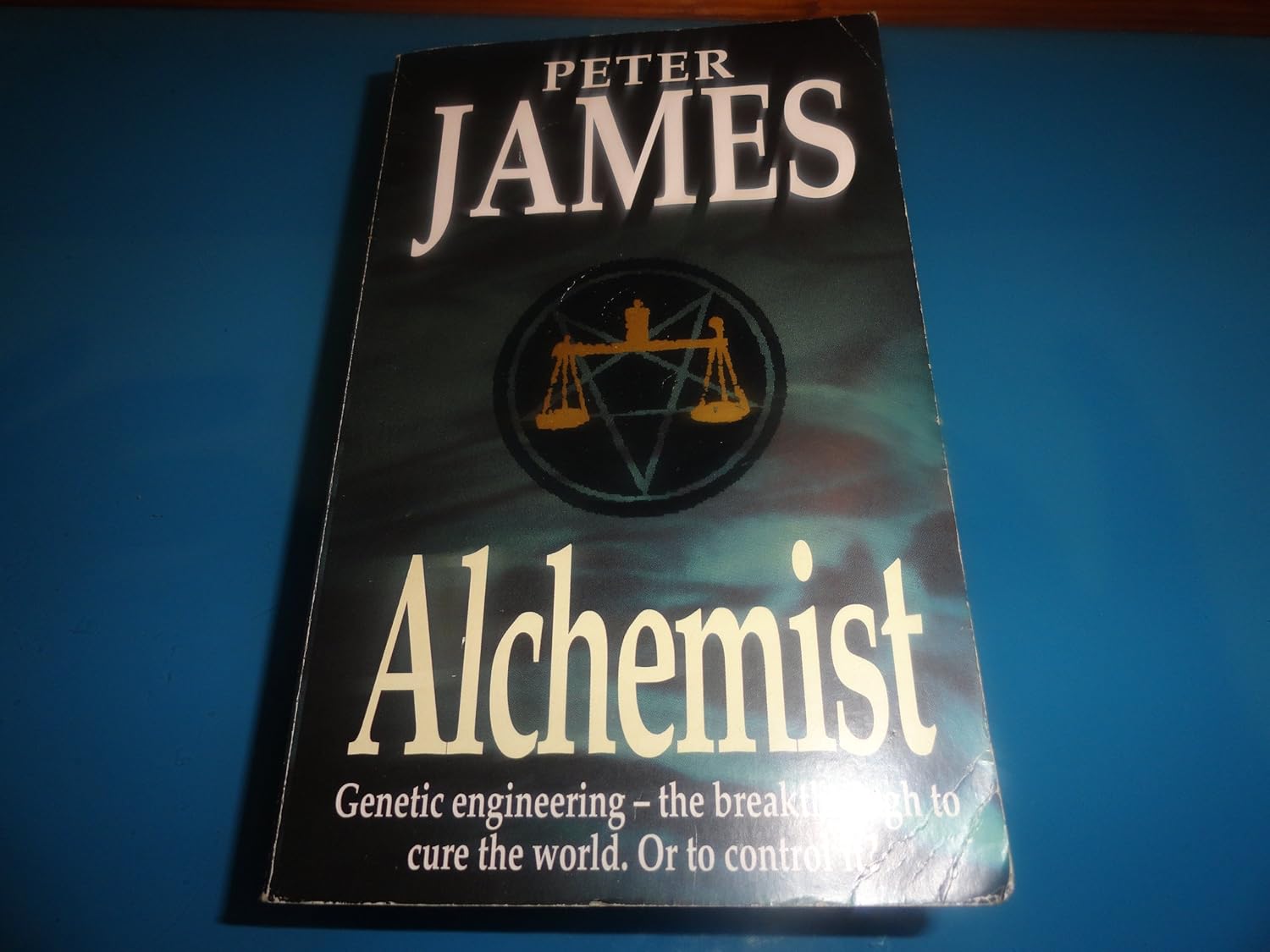 Alchemist: James, Peter: 9780451179975: Amazon.com: Books