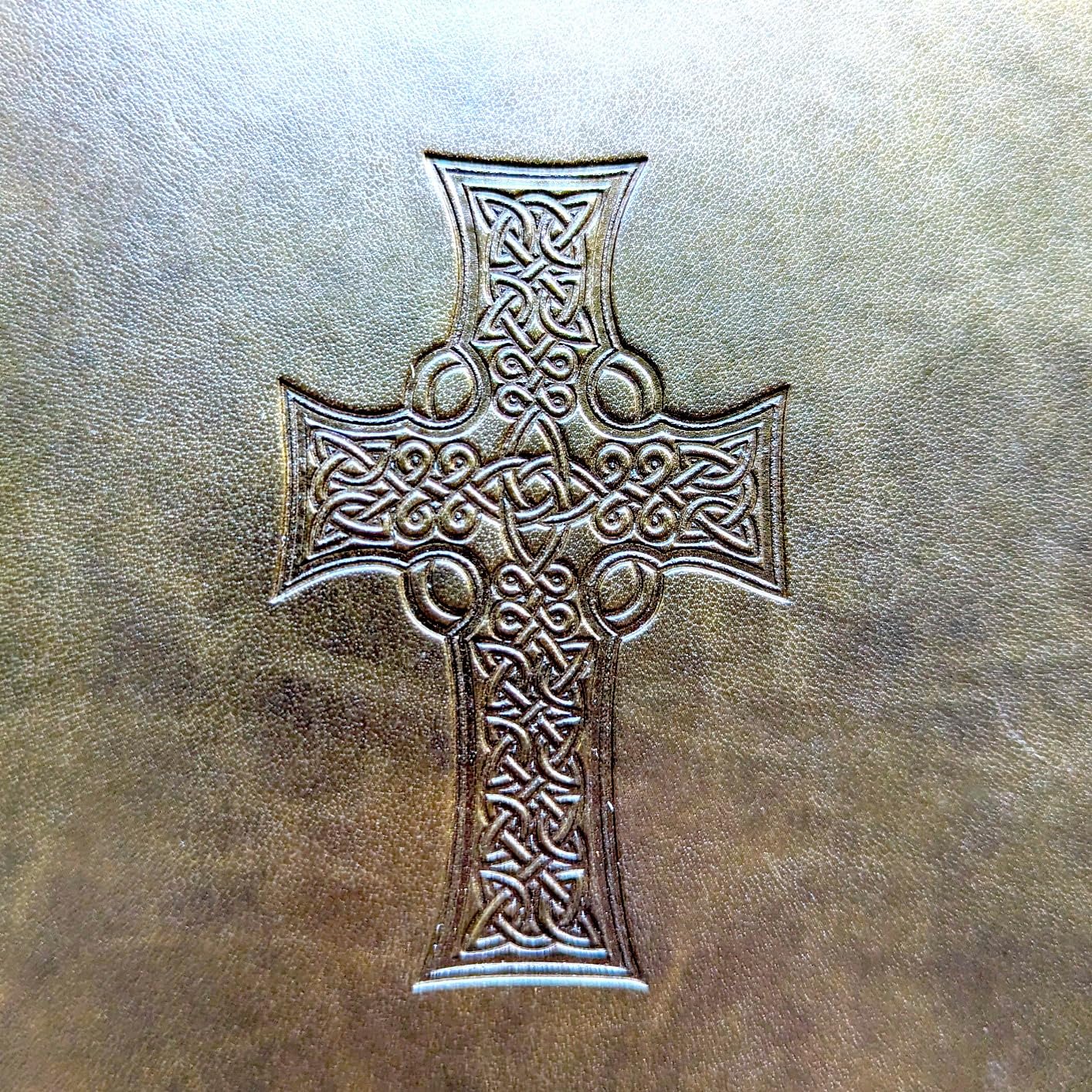 ESV Study Bible (TruTone, Olive, Celtic Cross Design, Indexed): ESV ...