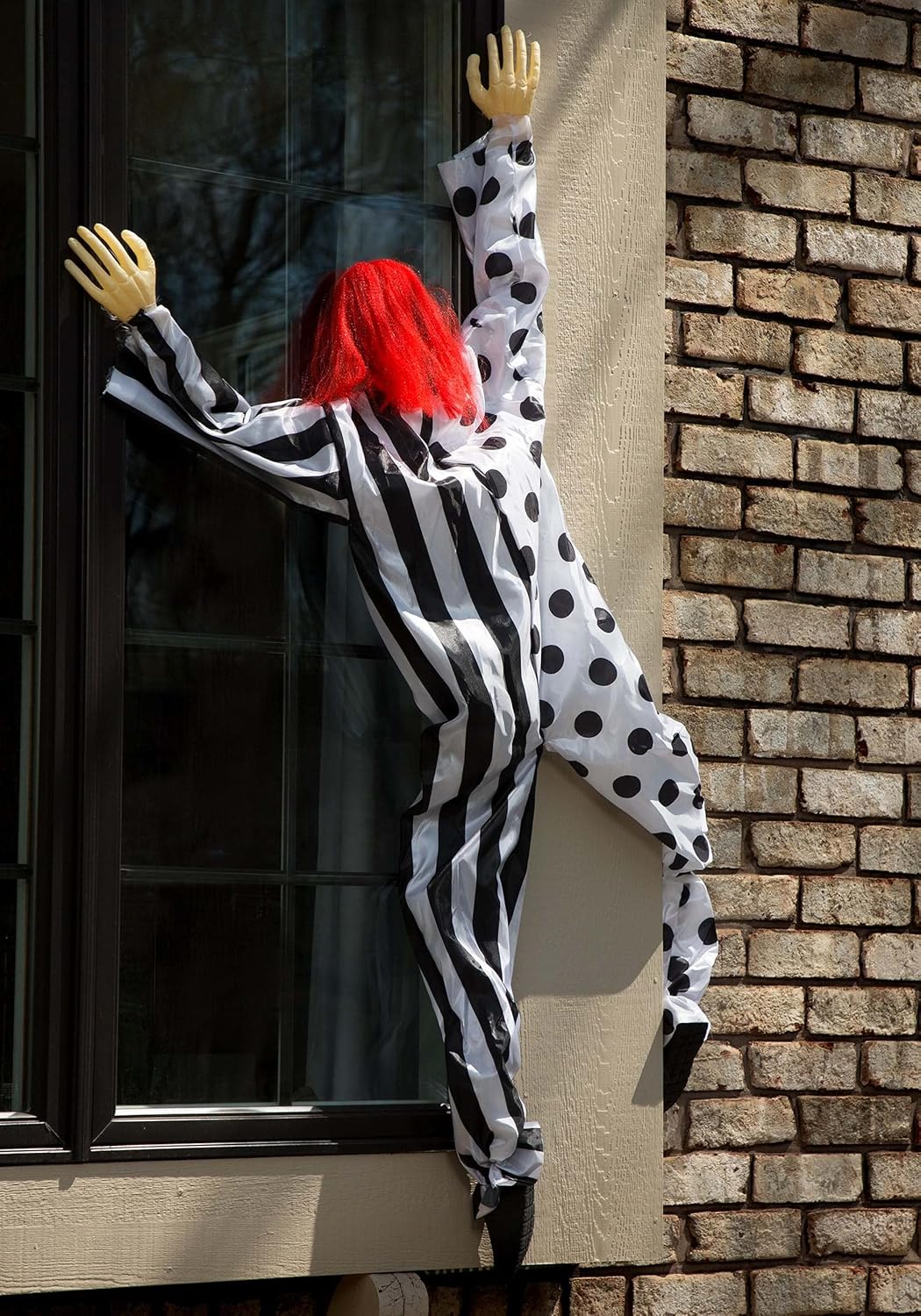 Amazon.com: Fun World Killer Clown Window Hanging Decoration Standard ...