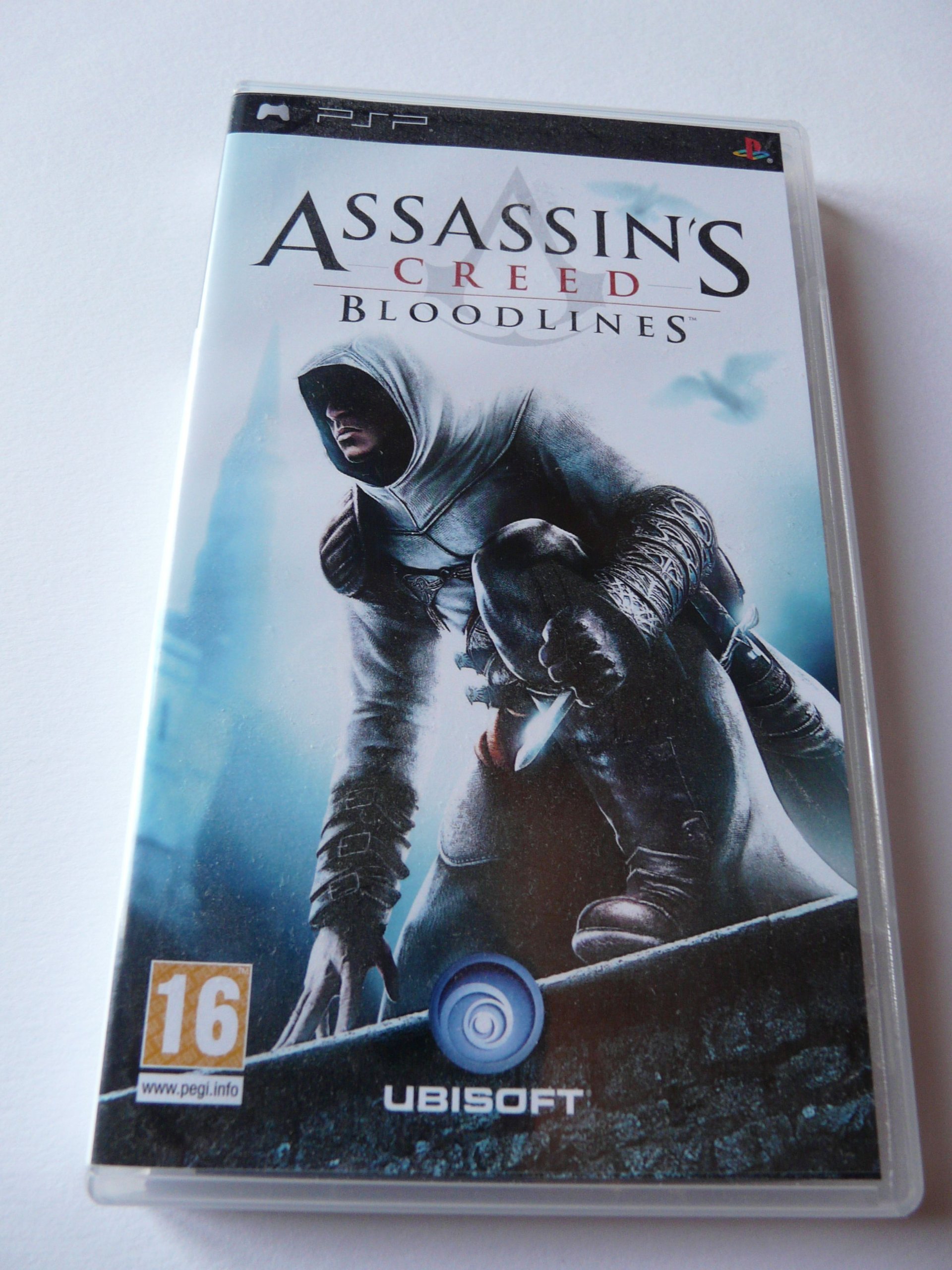 Amazon.com: Assassin's Creed : Bloodlines [PSP] : Video Games