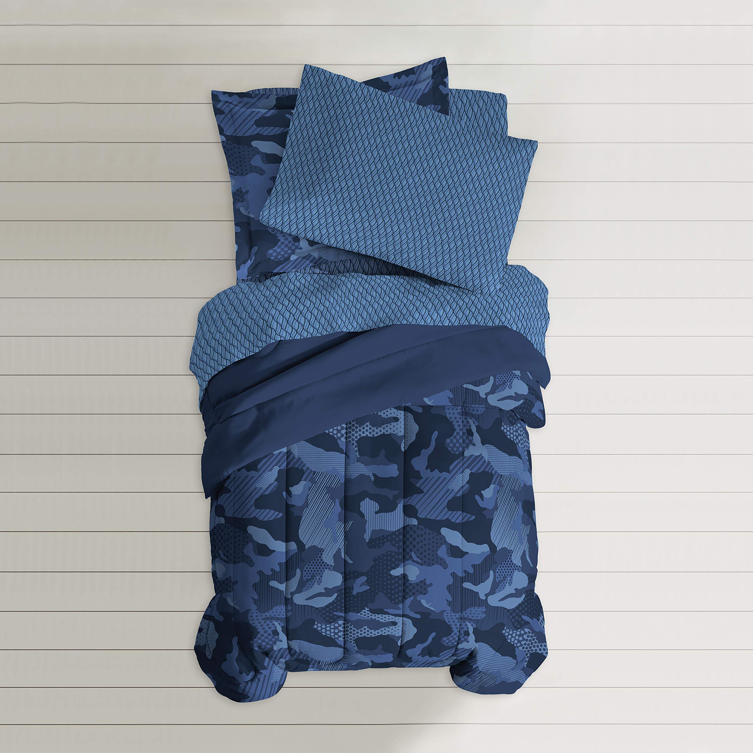 Snapklik.com : Dream Factory Geo Camo Army Comforter Set