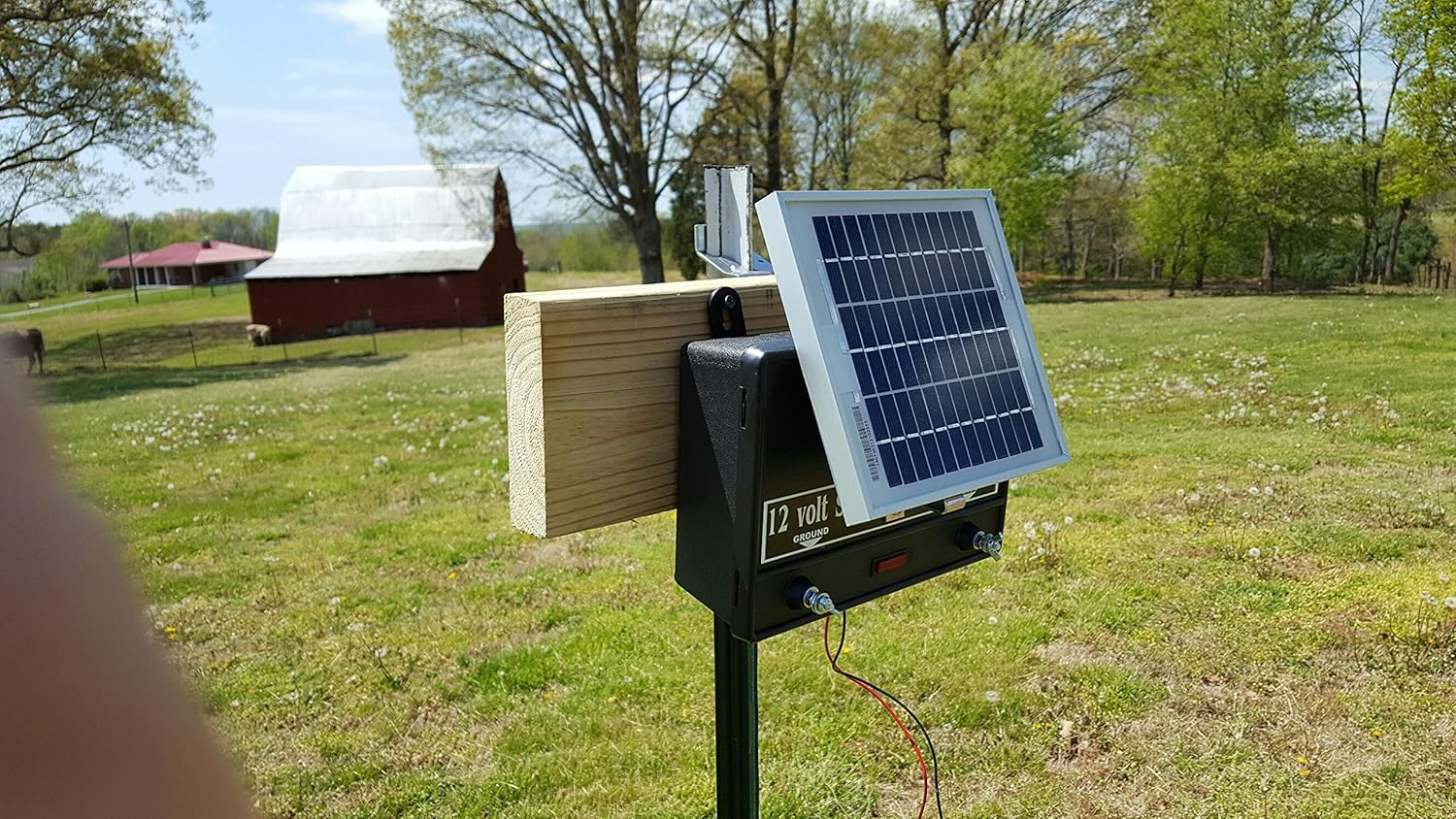 Amazon.com : T-Post Solar Charger Mounting Bracket : Patio, Lawn & Garden