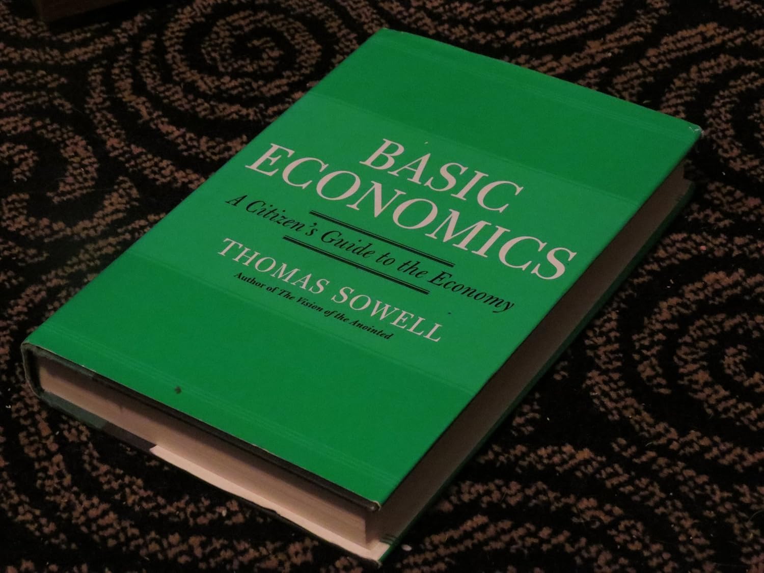 Amazon | Basic Economics 1st Ed: A Citizen's Guide To The Economy ...