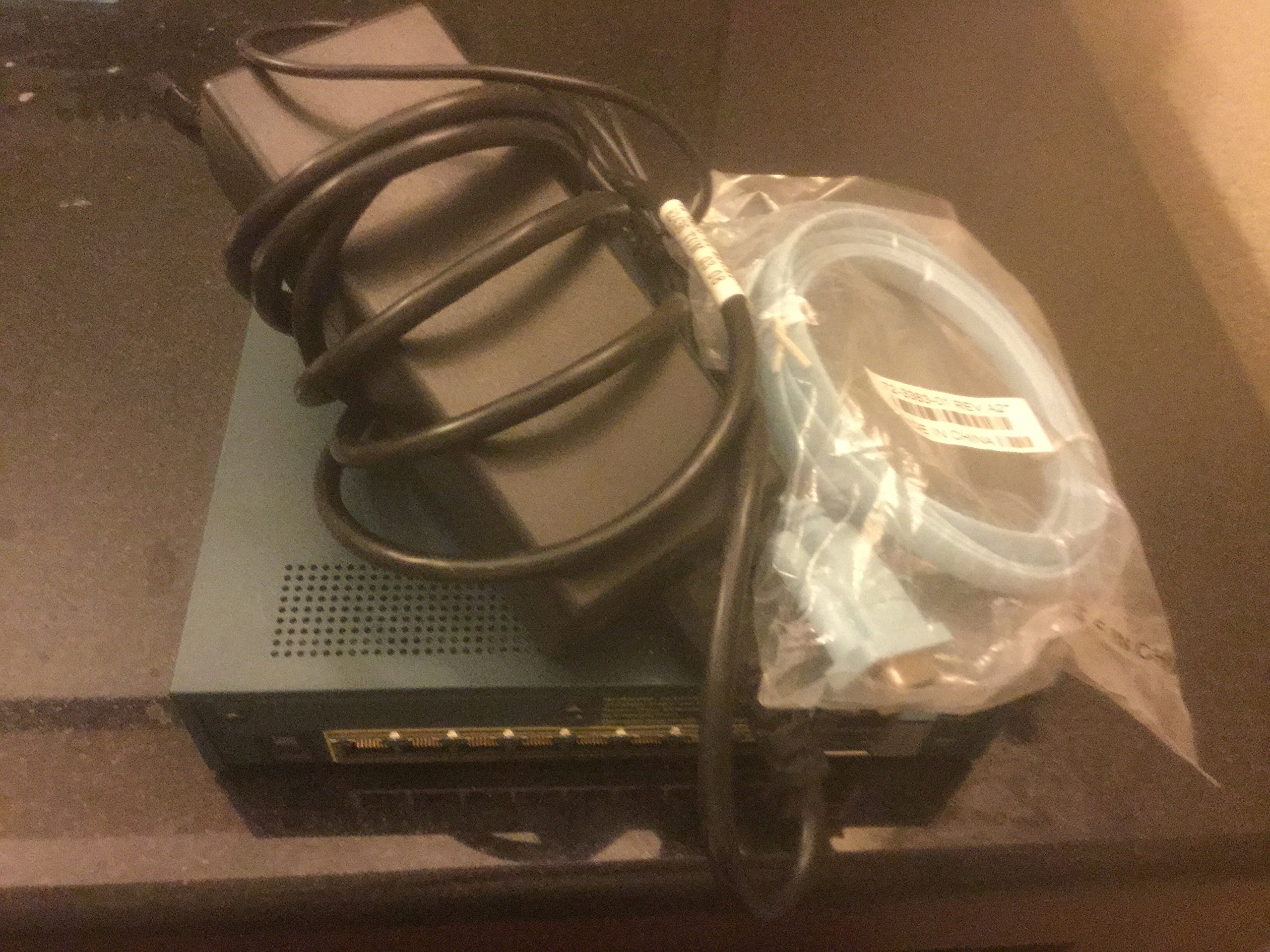 Amazon.co.jp: CISCO Aironet 2106 無線LANコントローラー 6アクセスポイント対応 AIR-WLC2106 ...