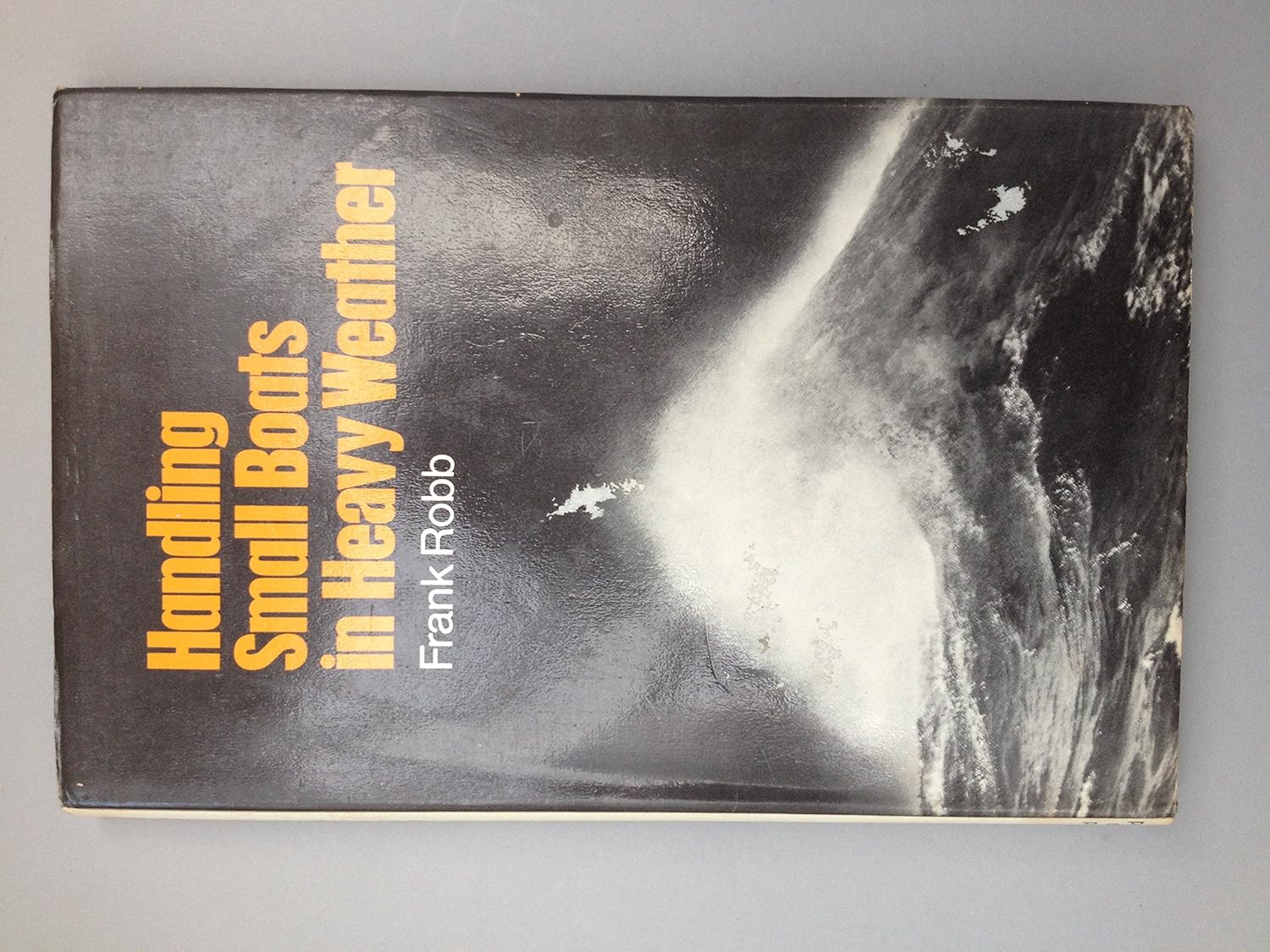 Handling small boats in heavy weather: Robb, Frank: 9780812902174 ...