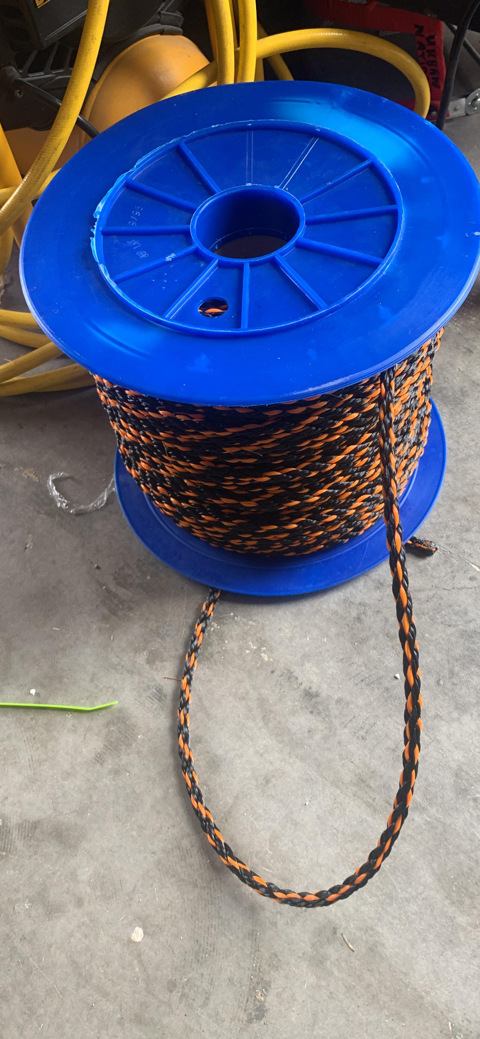 Amazon.com: 3/8" x 600' California Truck Rope - Black & Orange : Sports ...