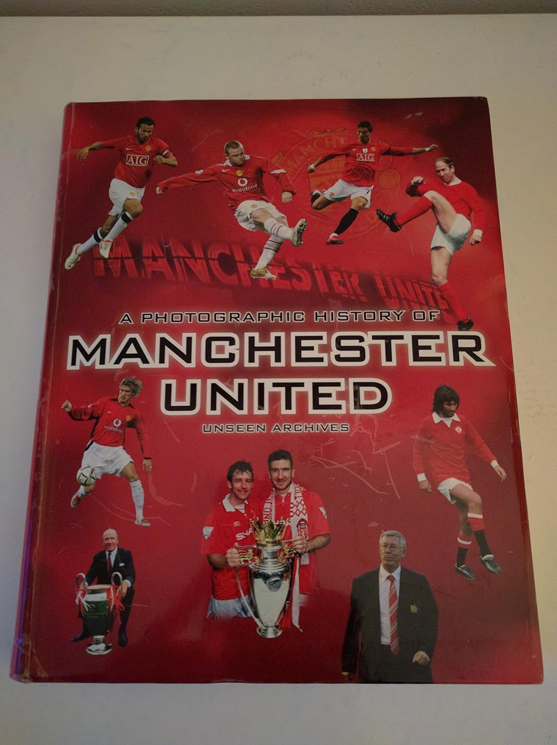 Unseen Archives: Manchester United : Amazon.in: Books
