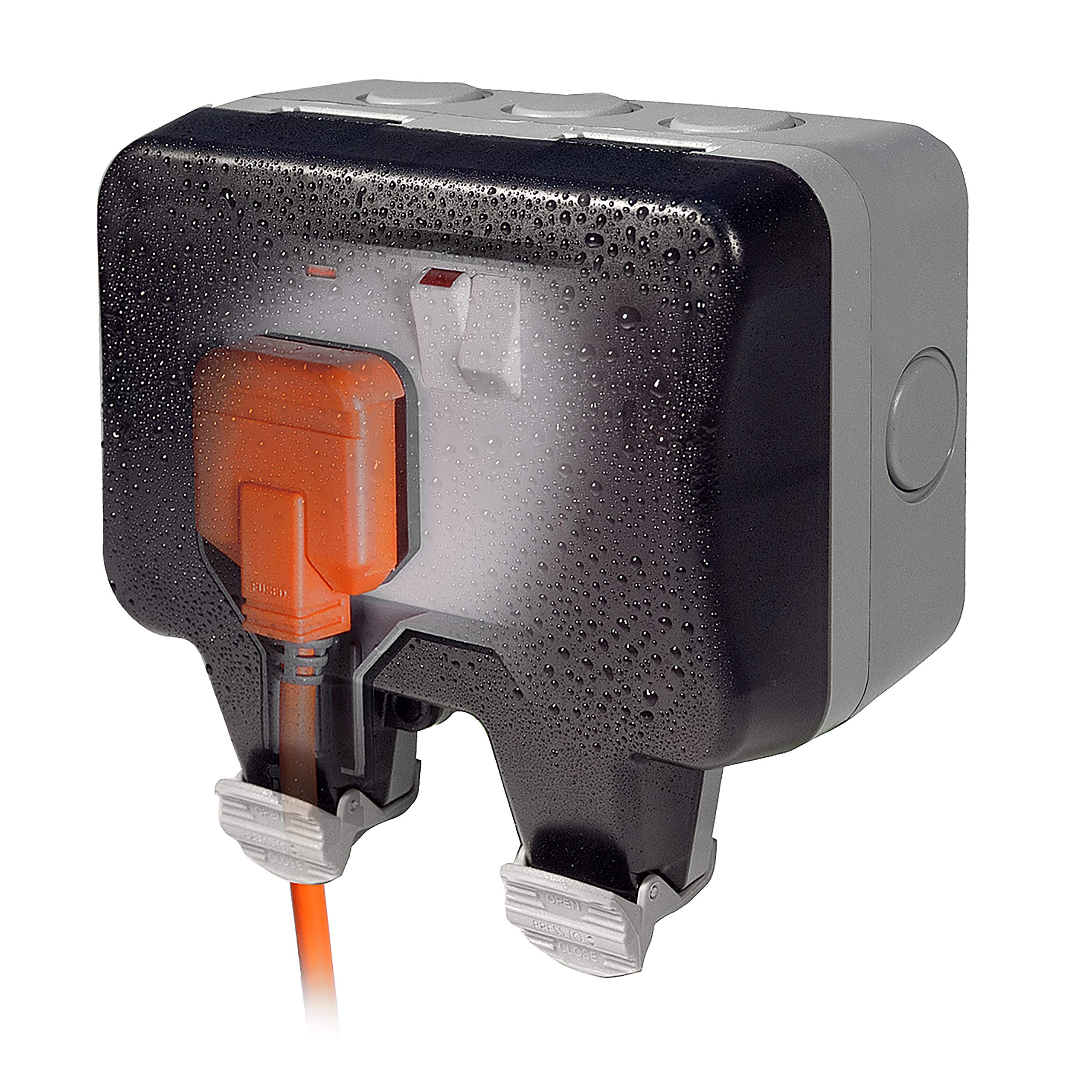 Buy BG Electrical WP22-01 Double Weatherproof Outdoor Switched Power ...