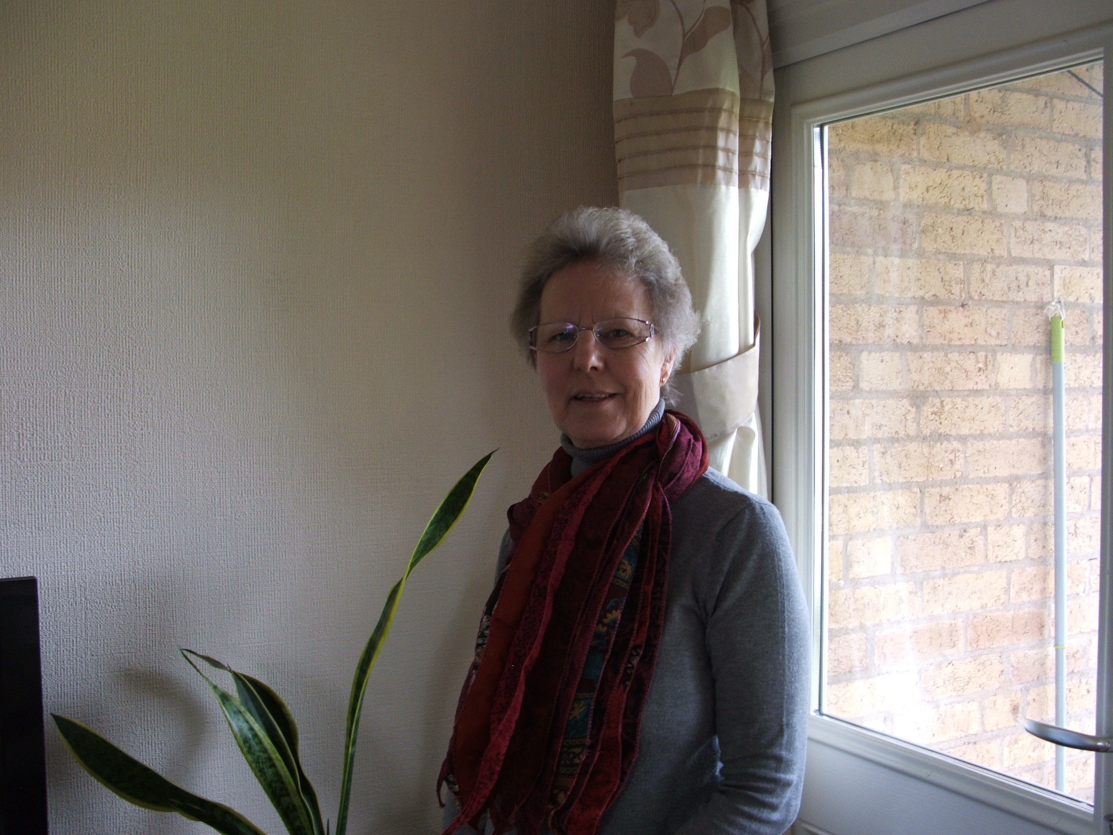 Amazon.com: Gwen Leader: books, biography, latest update