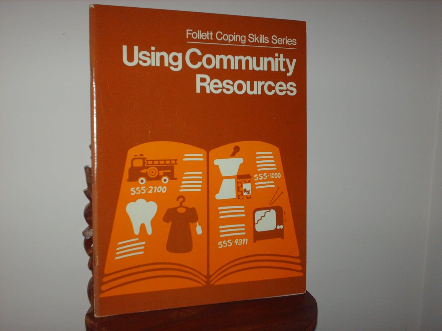 Using Community Resources: unknown author: 9780695221782: Amazon.com: Books