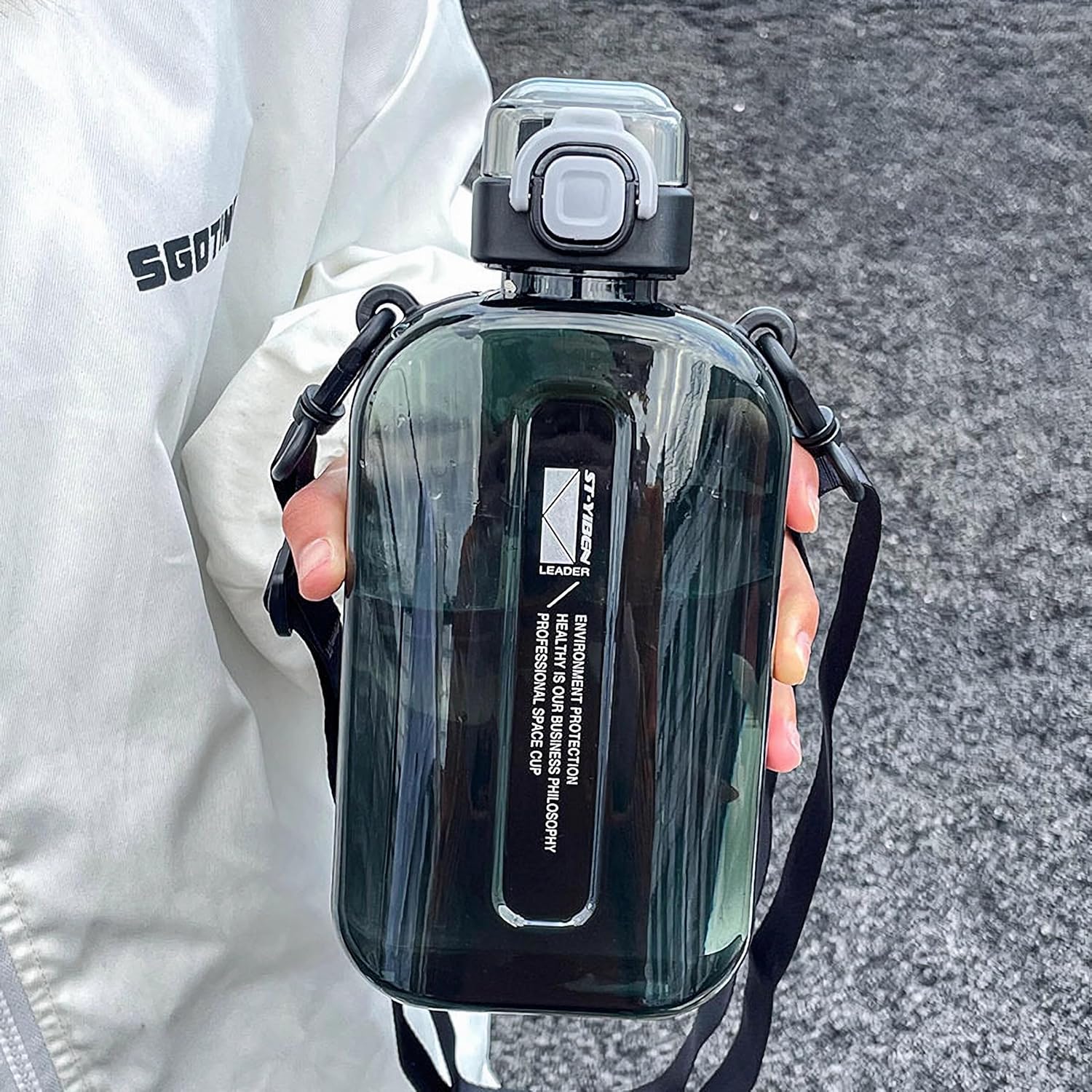 Amazon｜IOLOYU 水筒 750ml ウォーターボトル おしゃれ ボトル 男の子 女の子 洗いやすい 軽量 クリアボトル 取っ手付き プラスチック bpaフリー ボトル 大容量 透明 ...