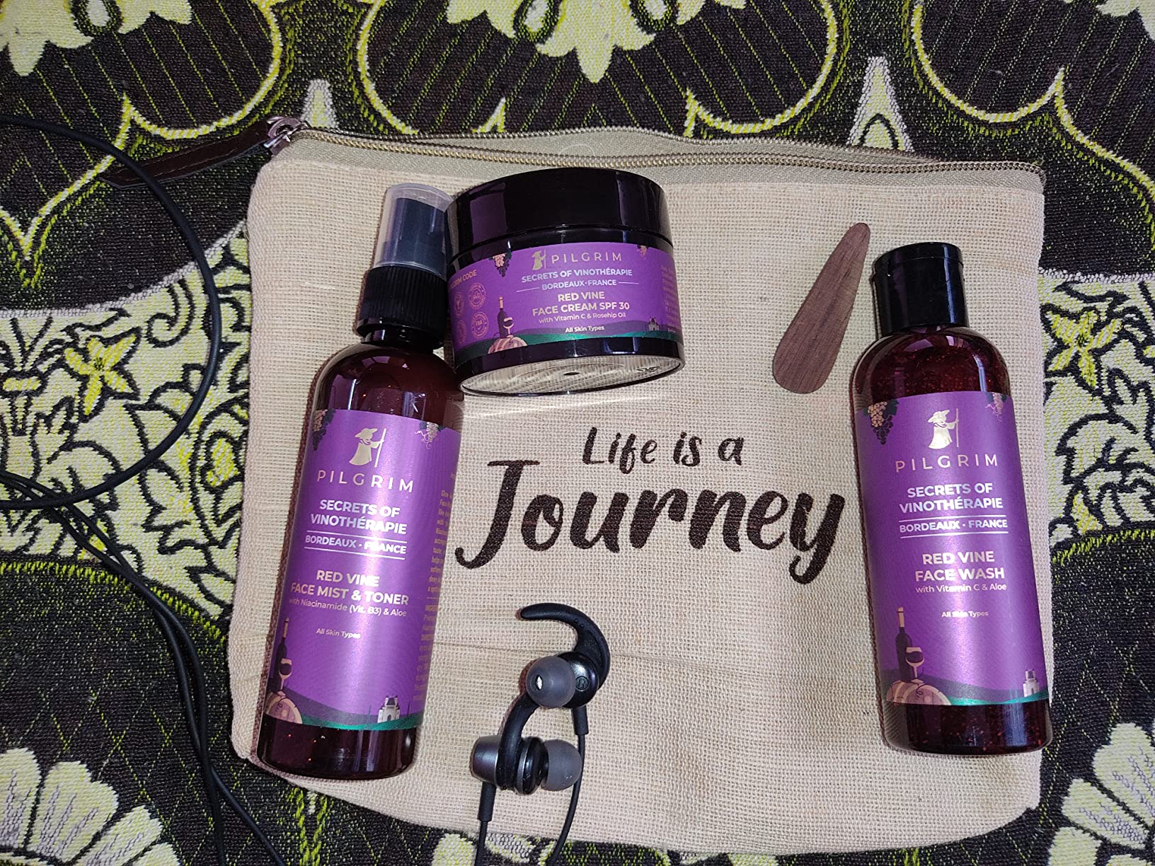 PILGRIM Extra-Glow Skin Care Gift Kit with Free Jute Bag|De ...