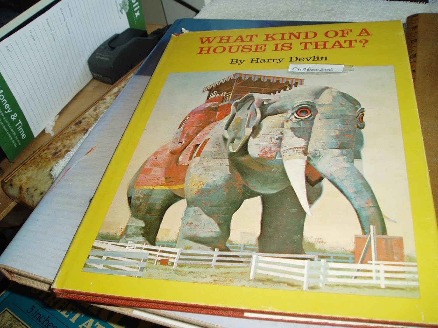 Amazon.com: What Kind of a House is That?: 9780819303165: Devlin, Harry ...