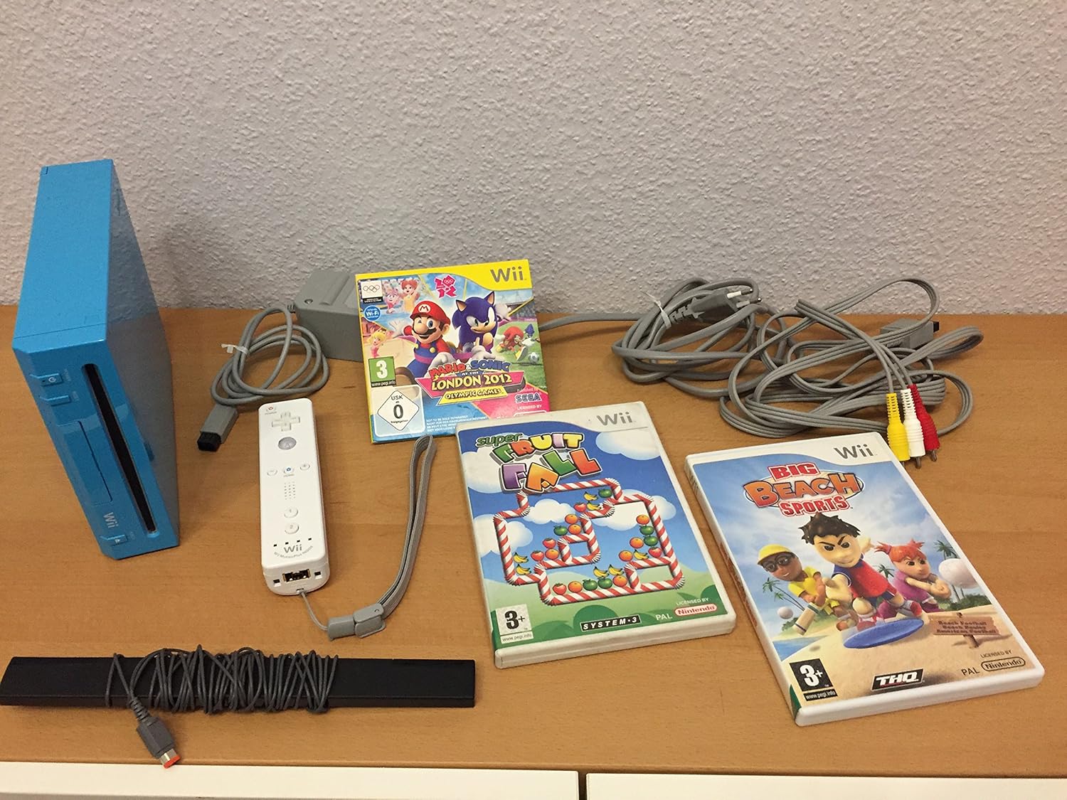 Amazon.com: BLUE Wii Console Bundle with 4 games, Steering Wheel & 1 ...