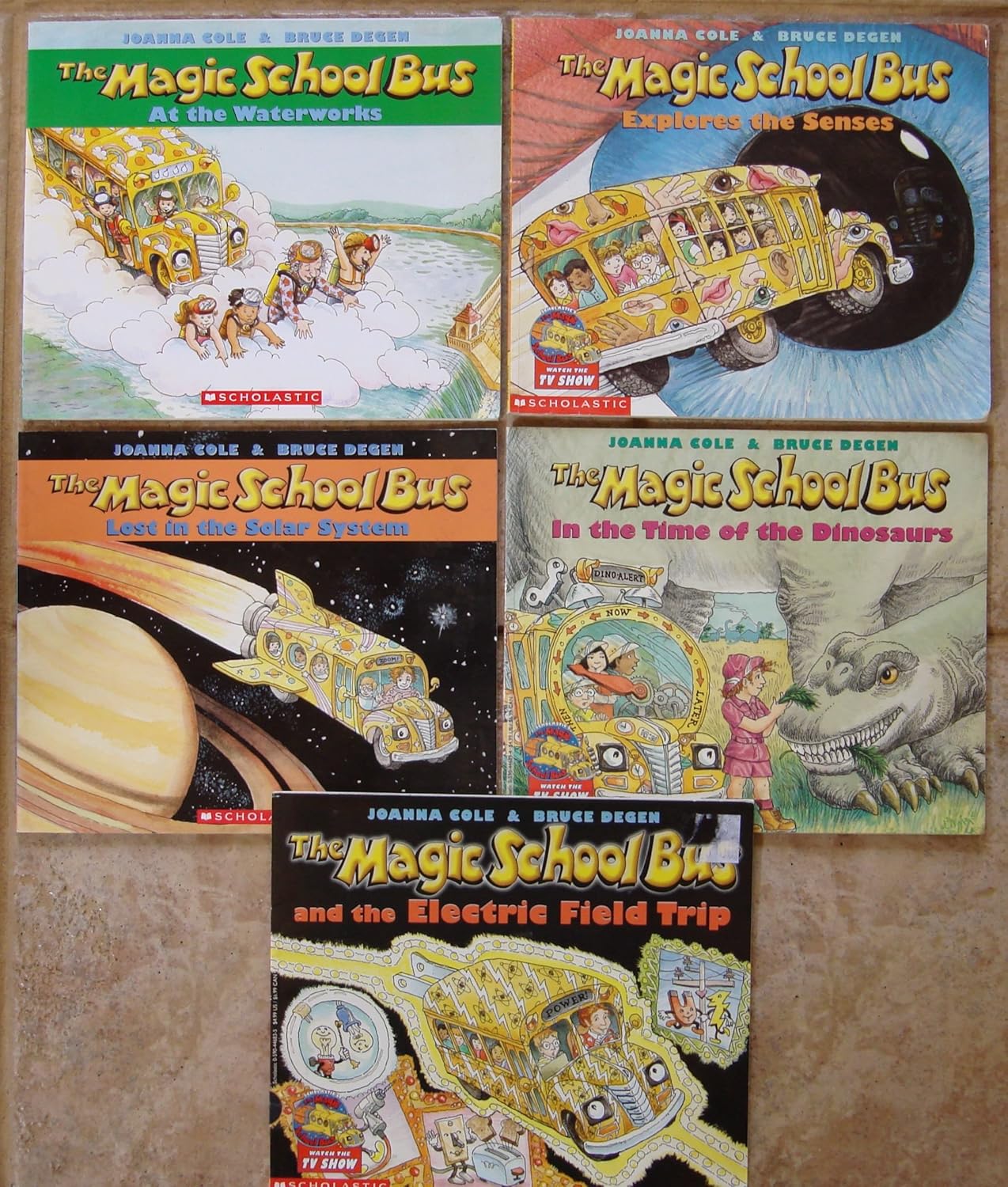Magic School Bus Set of 5 Books: Joanna Cole, Bruce Degen: Amazon.com ...