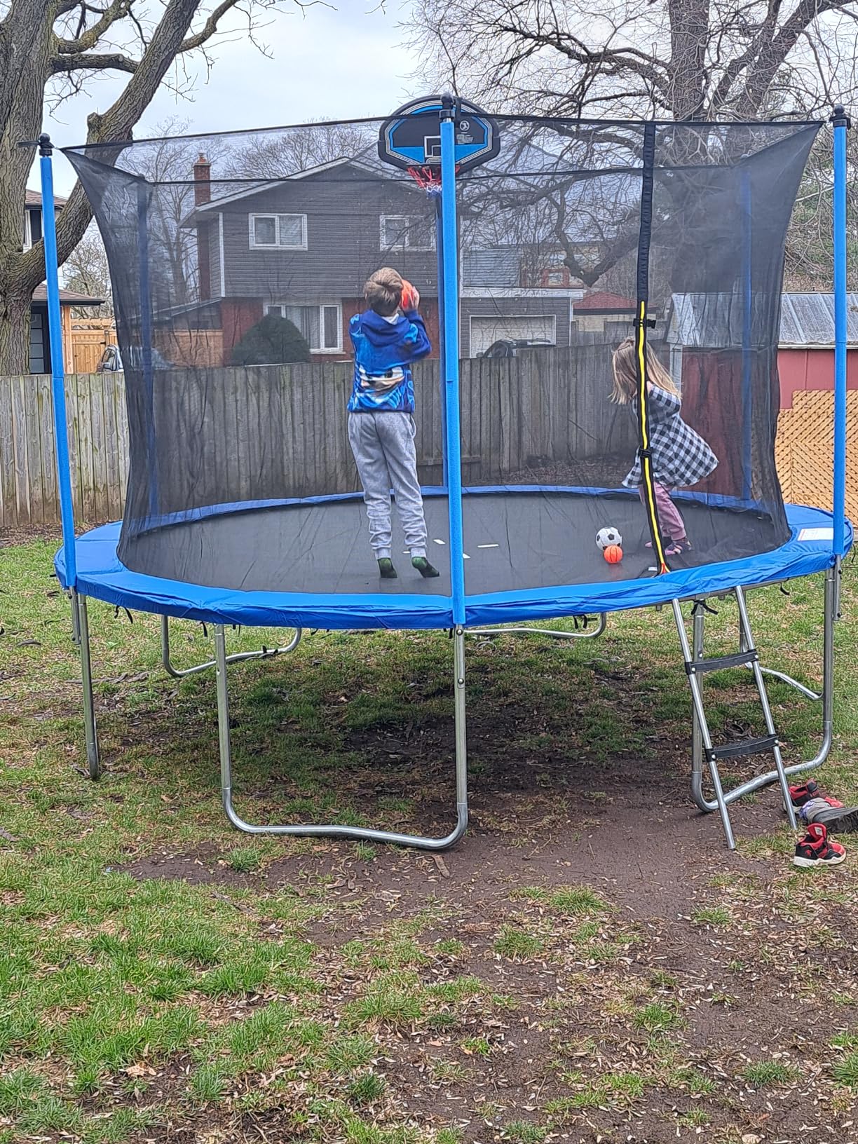 Giantex Trampoline with Basketball Hoop, 12 Ft Trampoline for Kids and ...