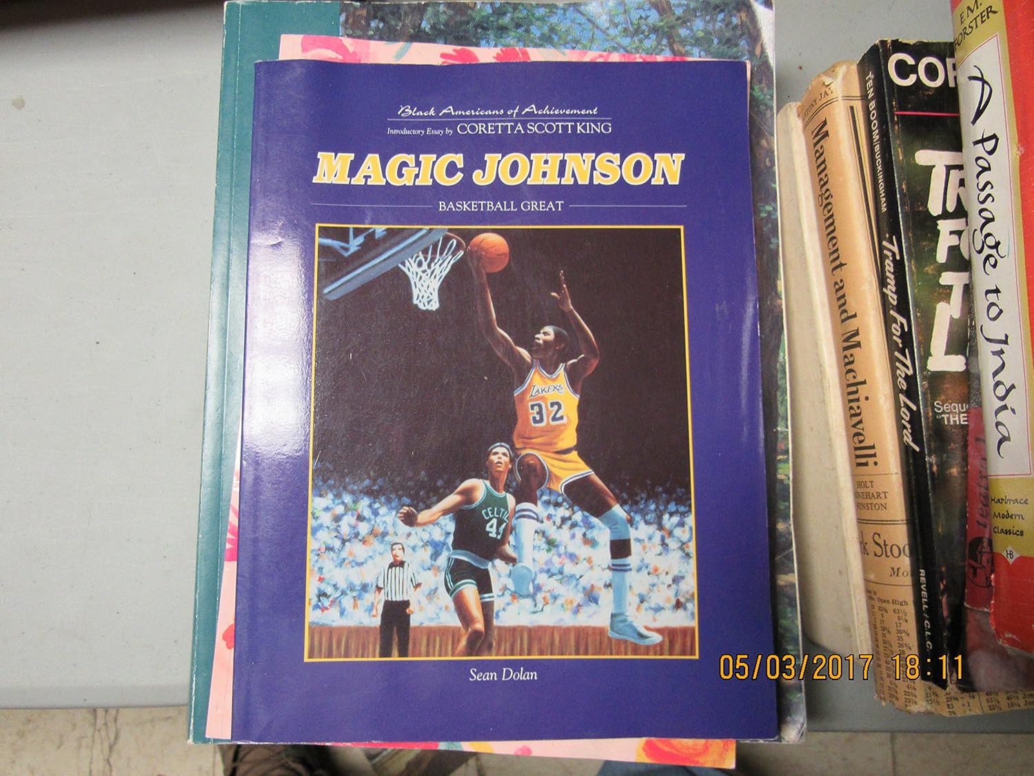 Amazon.com: Magic Johnson (Black Americans of Achievement ...