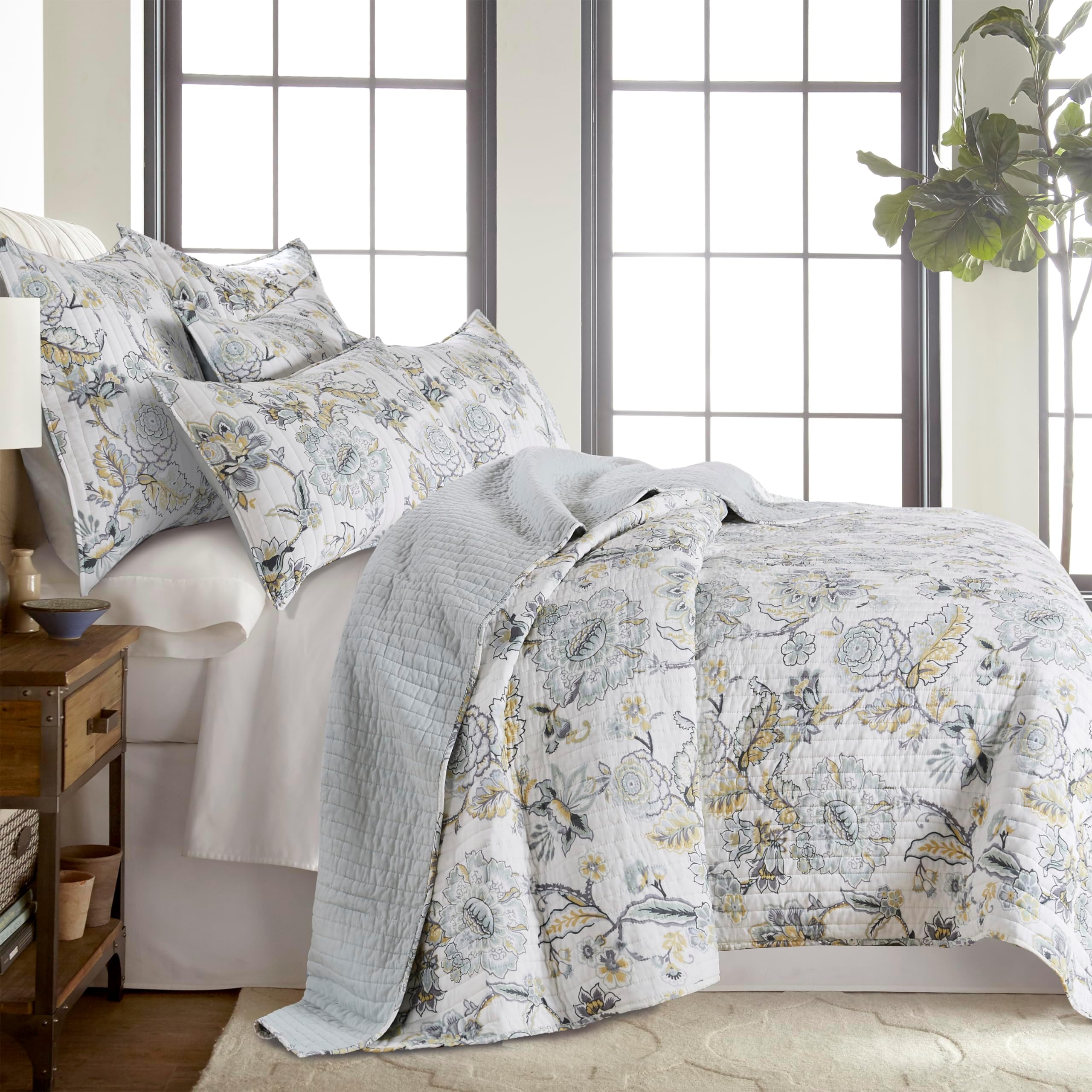 Amazon.com: Levtex Home - Ophelia Spa Quilt Set - King Quilt and Two ...