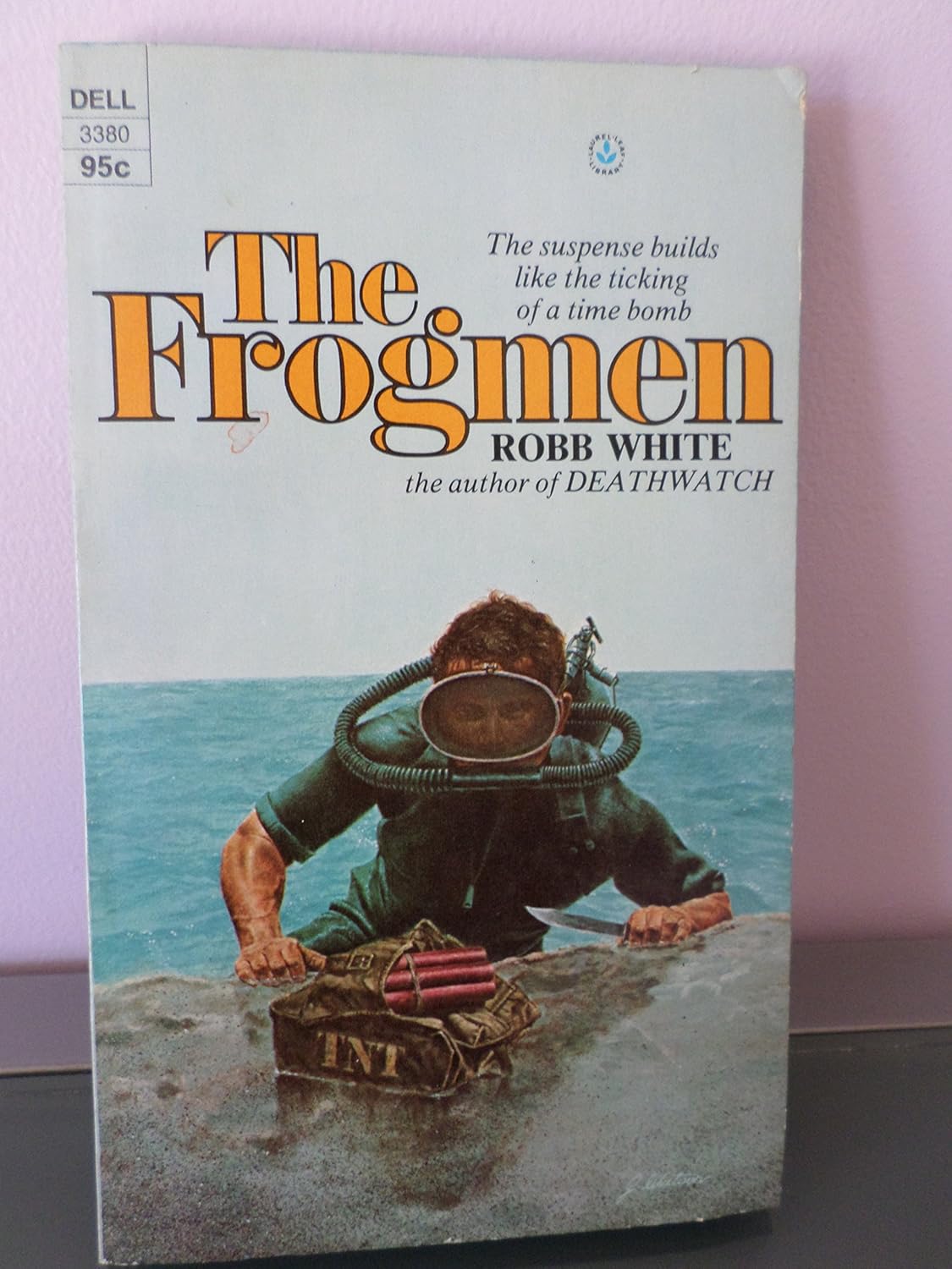 Frogmen : White, Robb: Amazon.in: Books