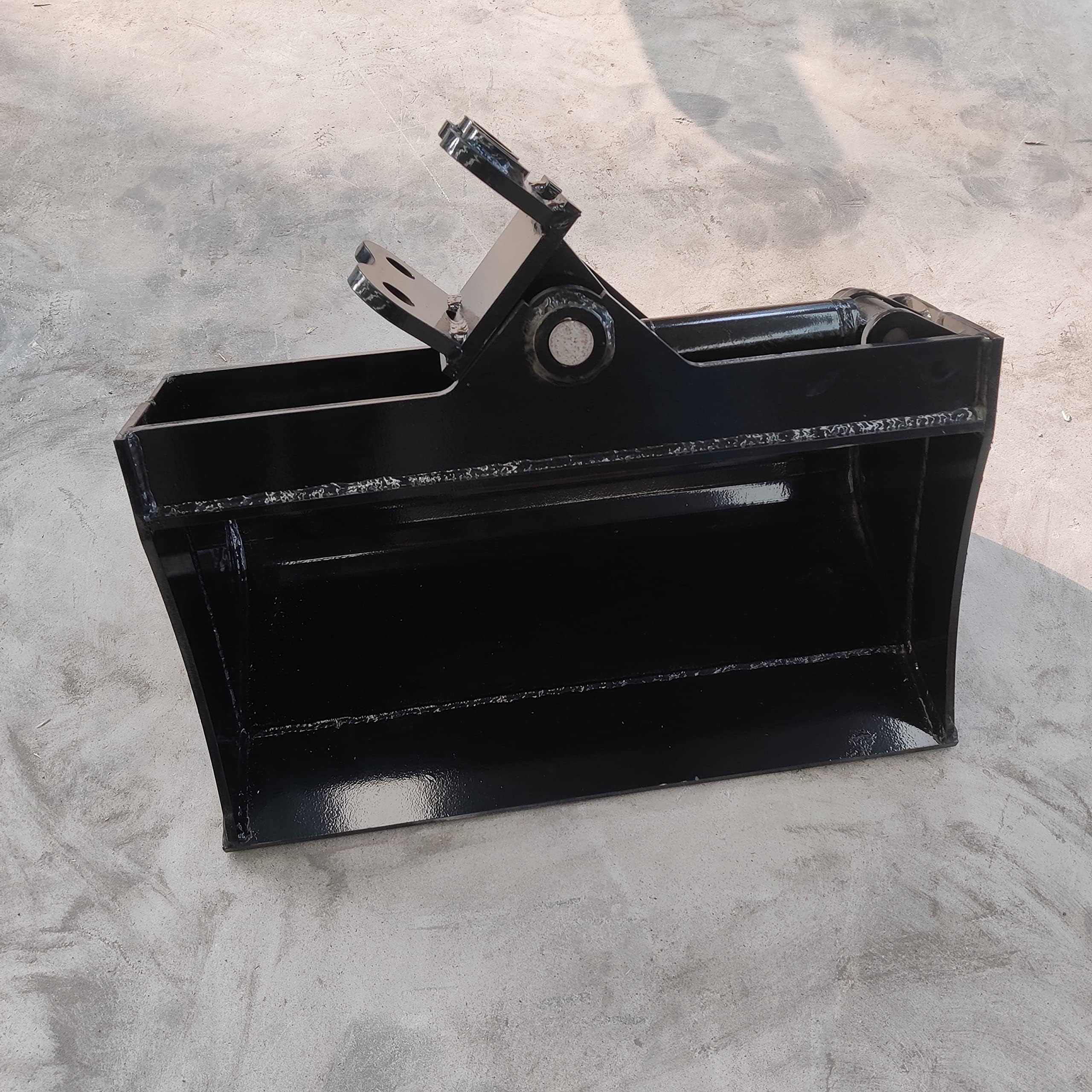 Amazon.com: TYPHON Attachments 600mm Tilting Bucket Attachment for ...