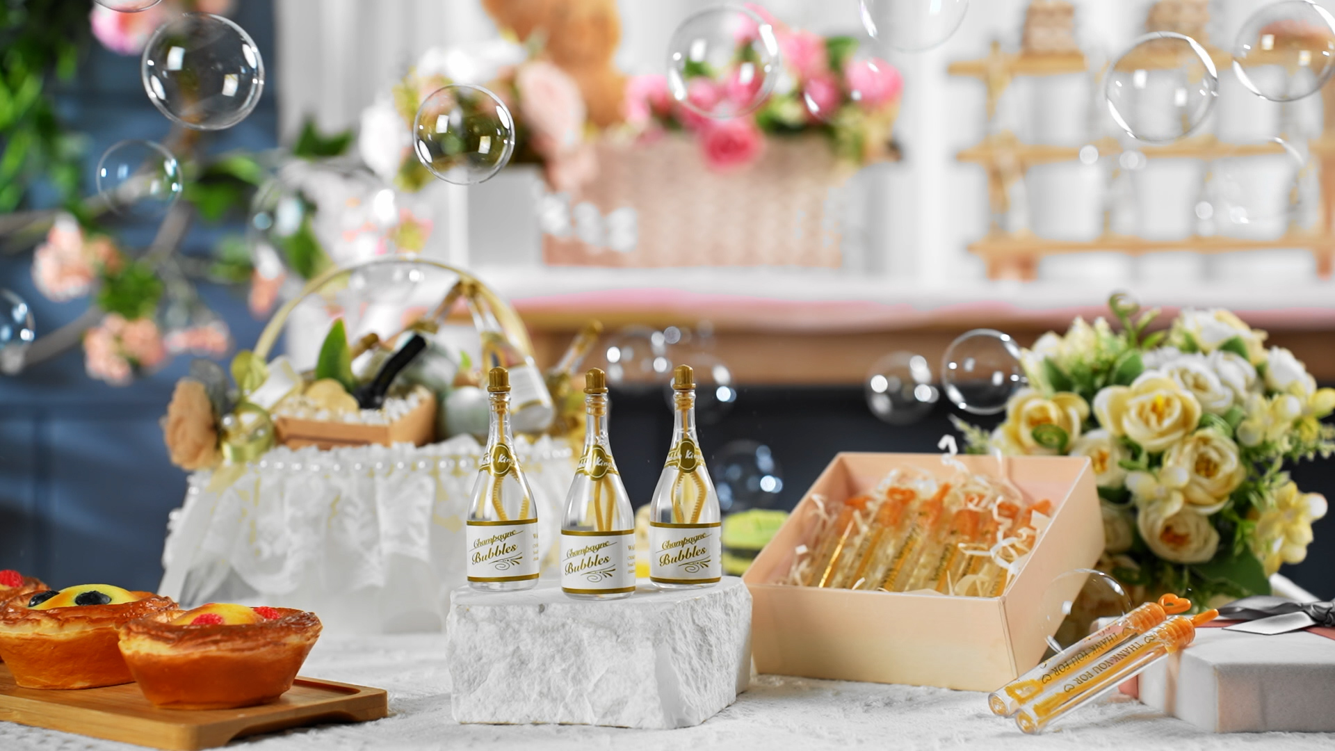 Wedding bubbles gold | Beachweddingtips.com