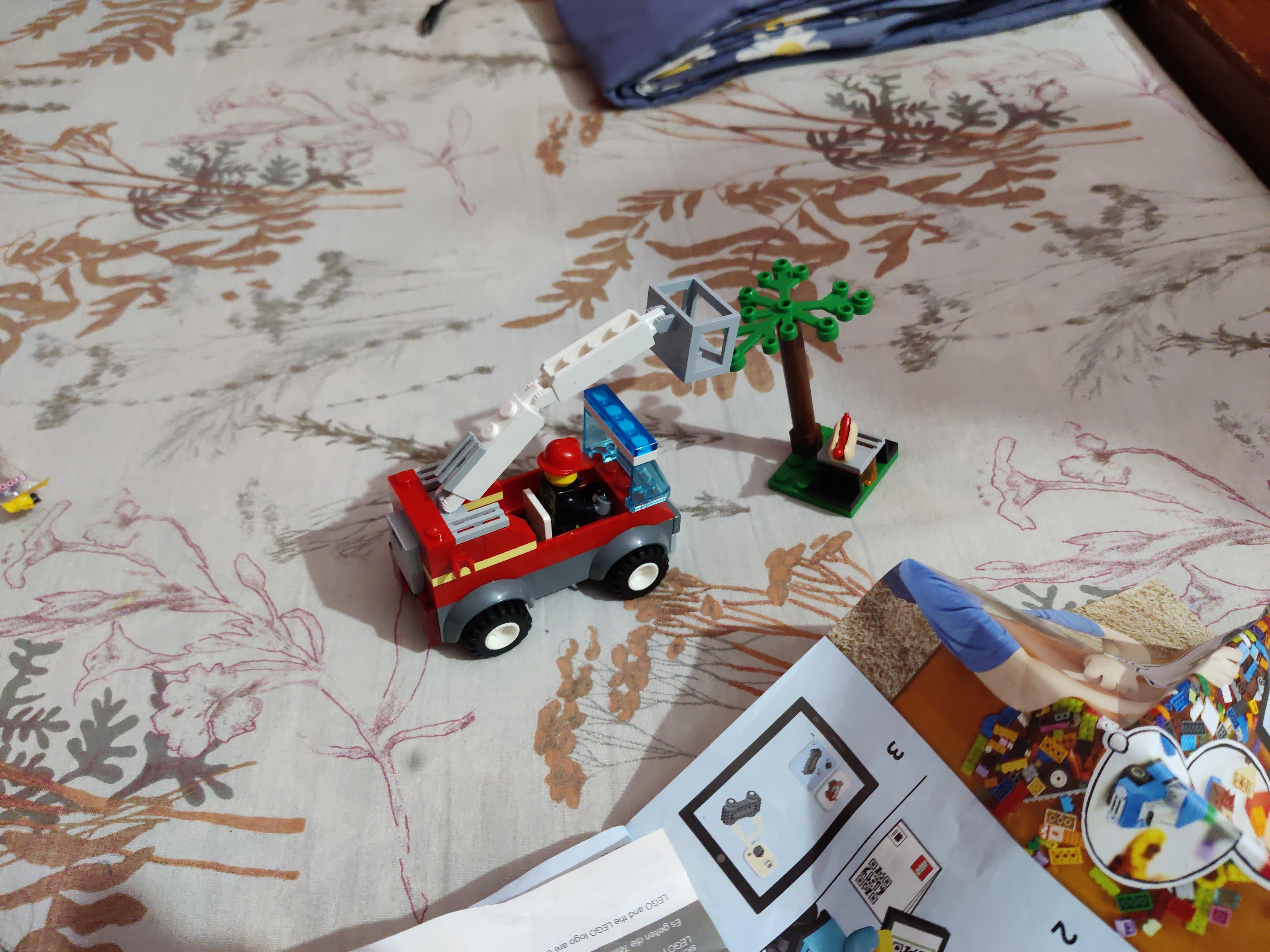 LEGO 60212 City Barbecue Burn Out with Fire Truck Toy,Fireman ...