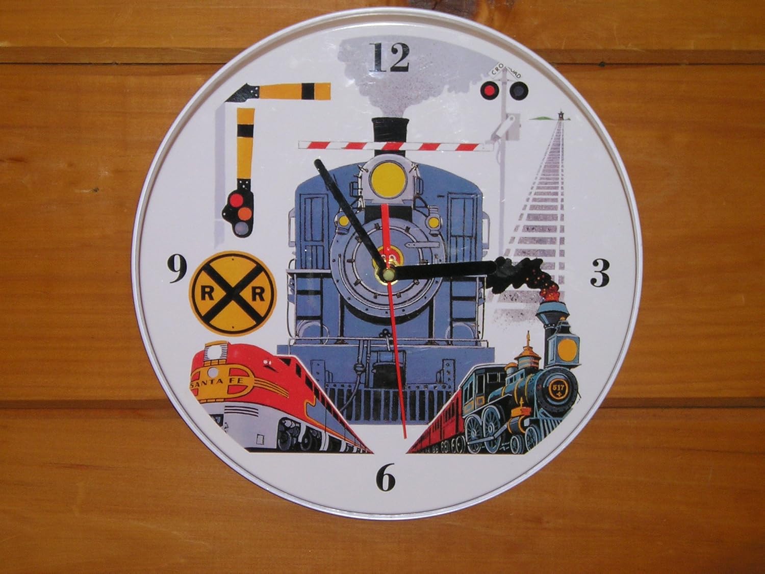 Amazon.com: round metal train clock (train sounds on hour) (3 AA ...