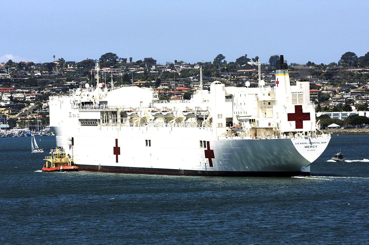 Amazon.com: Home Comforts A port side stern view of the US Navy (USN ...