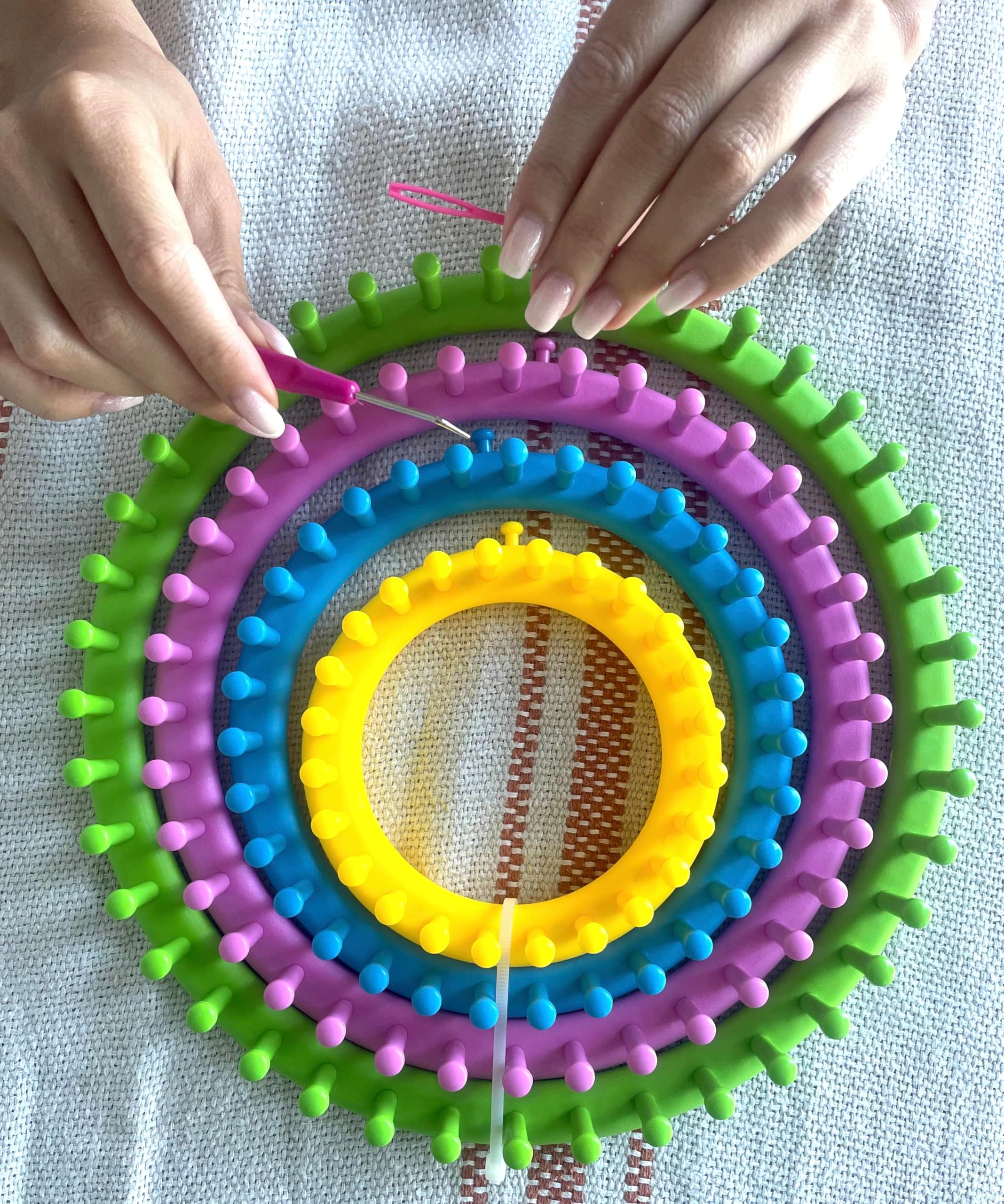 Amazon.com: Genuine Knifty Knitter Round Loom Set with 4 Looms, Hook & Bag