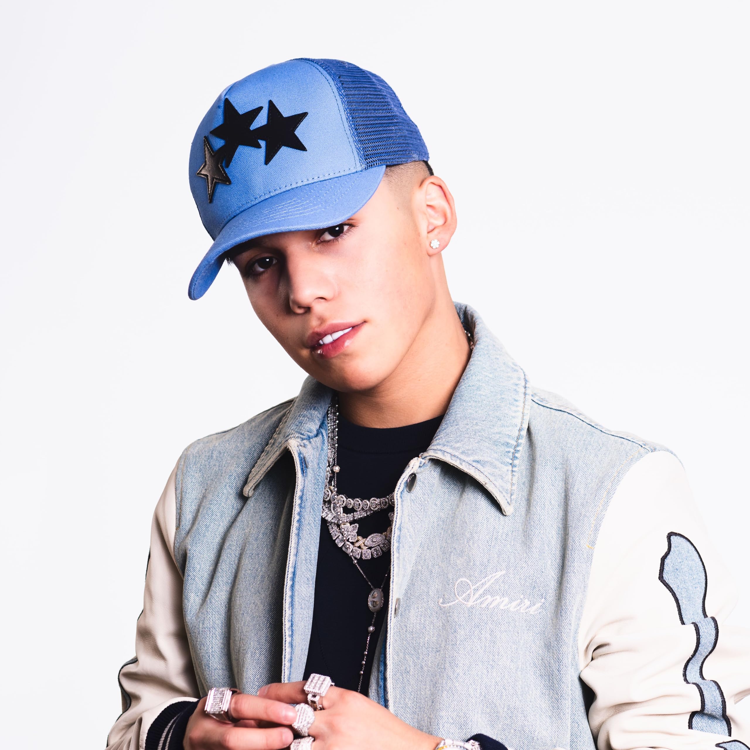 Muñeca [Explicit] song by Marcianeke, Jere Klein & Gold Music from ...