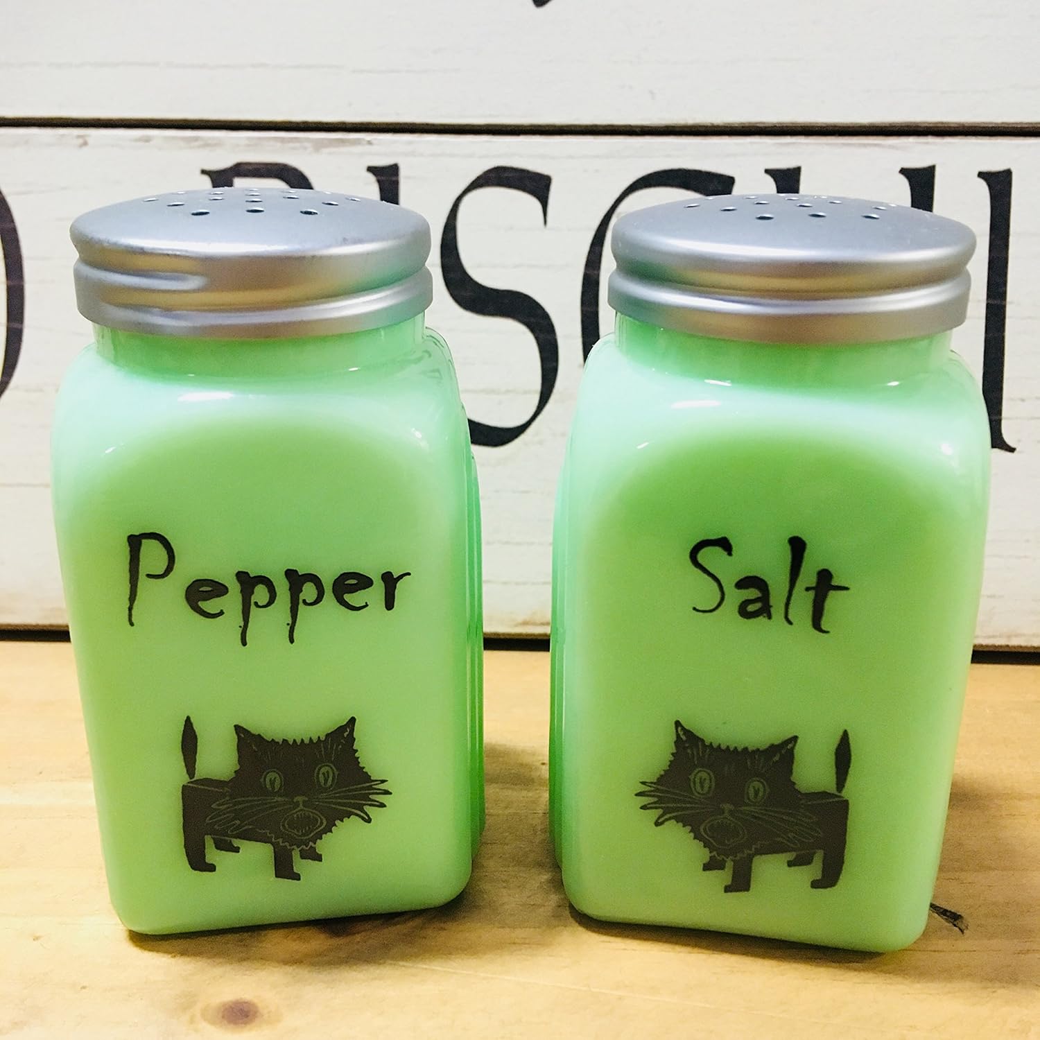 Amazon.com: Jade Glass SCARED CAT - Salt and Pepper Shakers SET ...